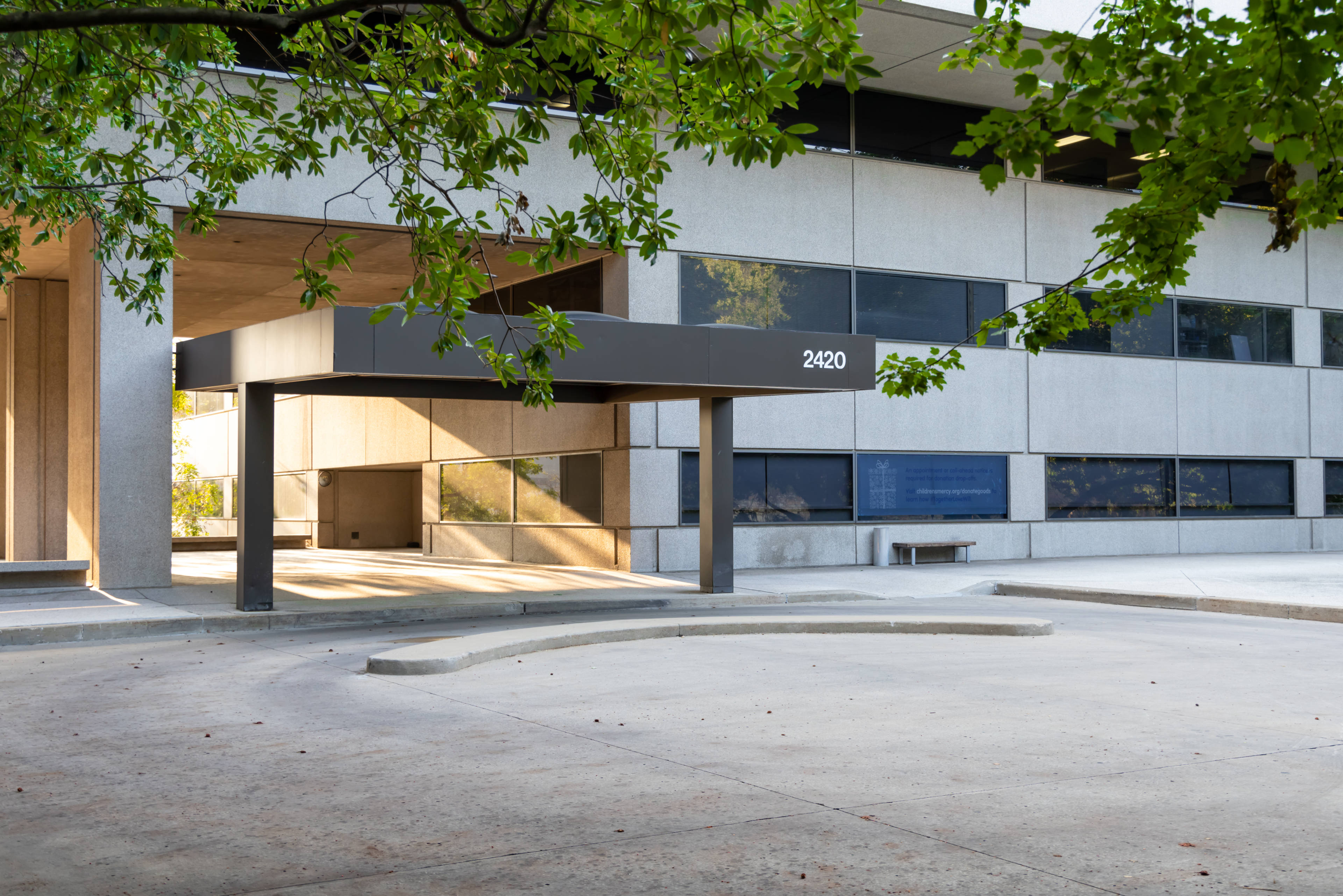 Crown Center Pershing Buildings, 2400-2480 Pershing Rd | JLL Properties ...