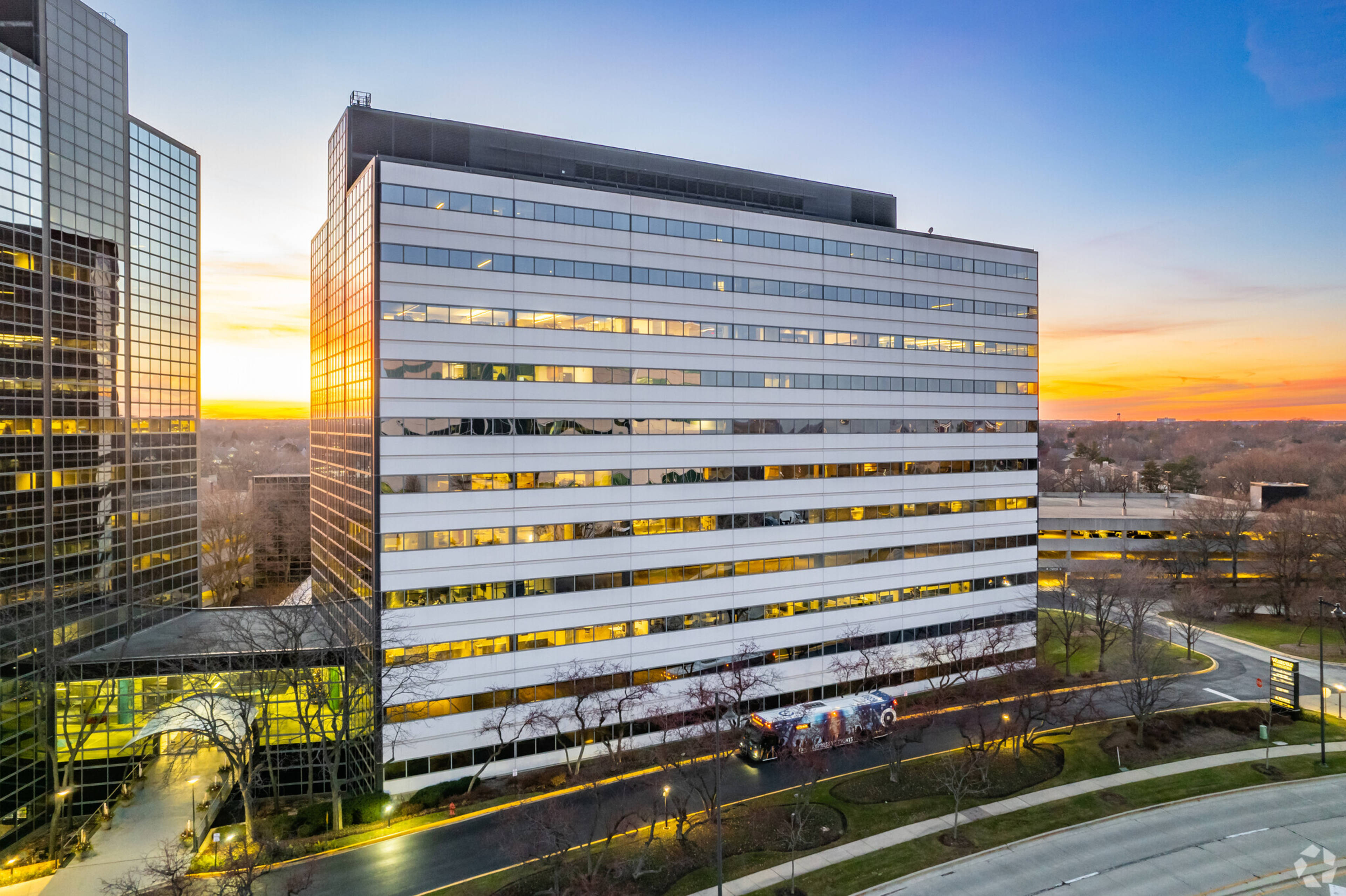 200 North Martingale, 200 N Martingale Rd | JLL Properties - US