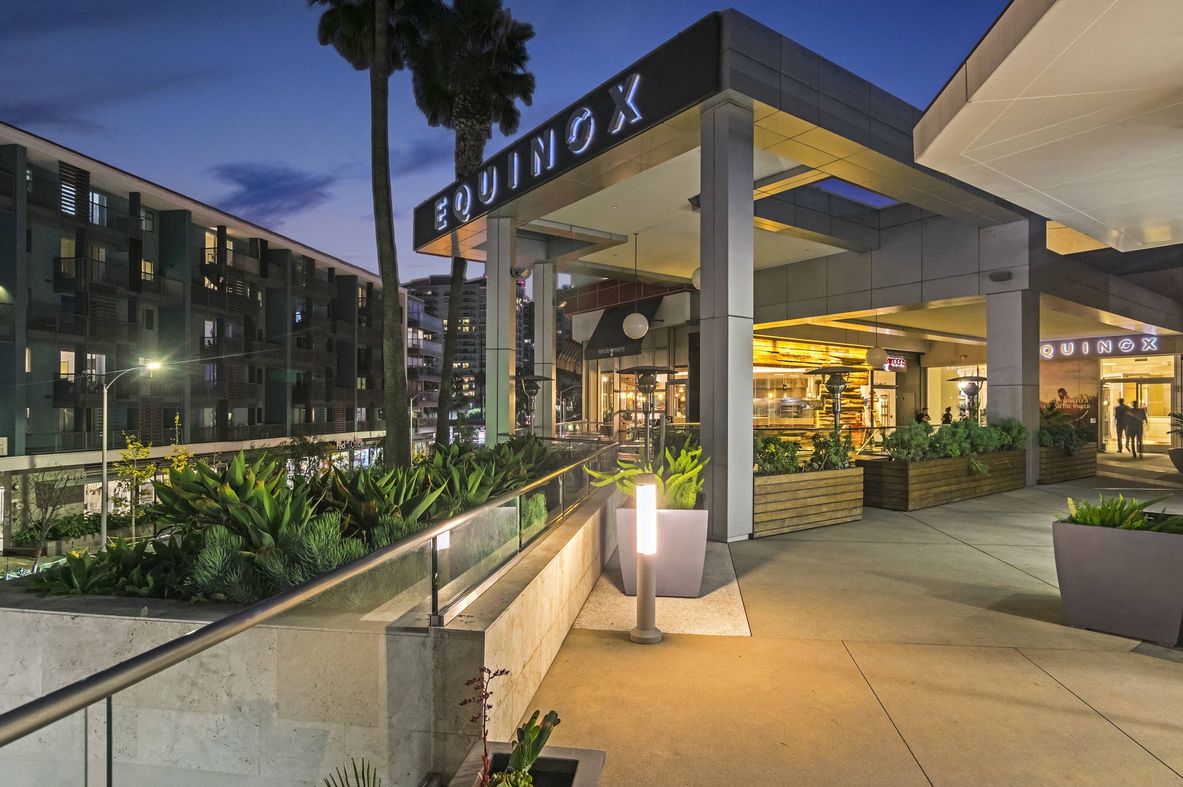 Marina Marketplace/Villa Marina Marketplace, 13455 Maxella Ave | JLL ...