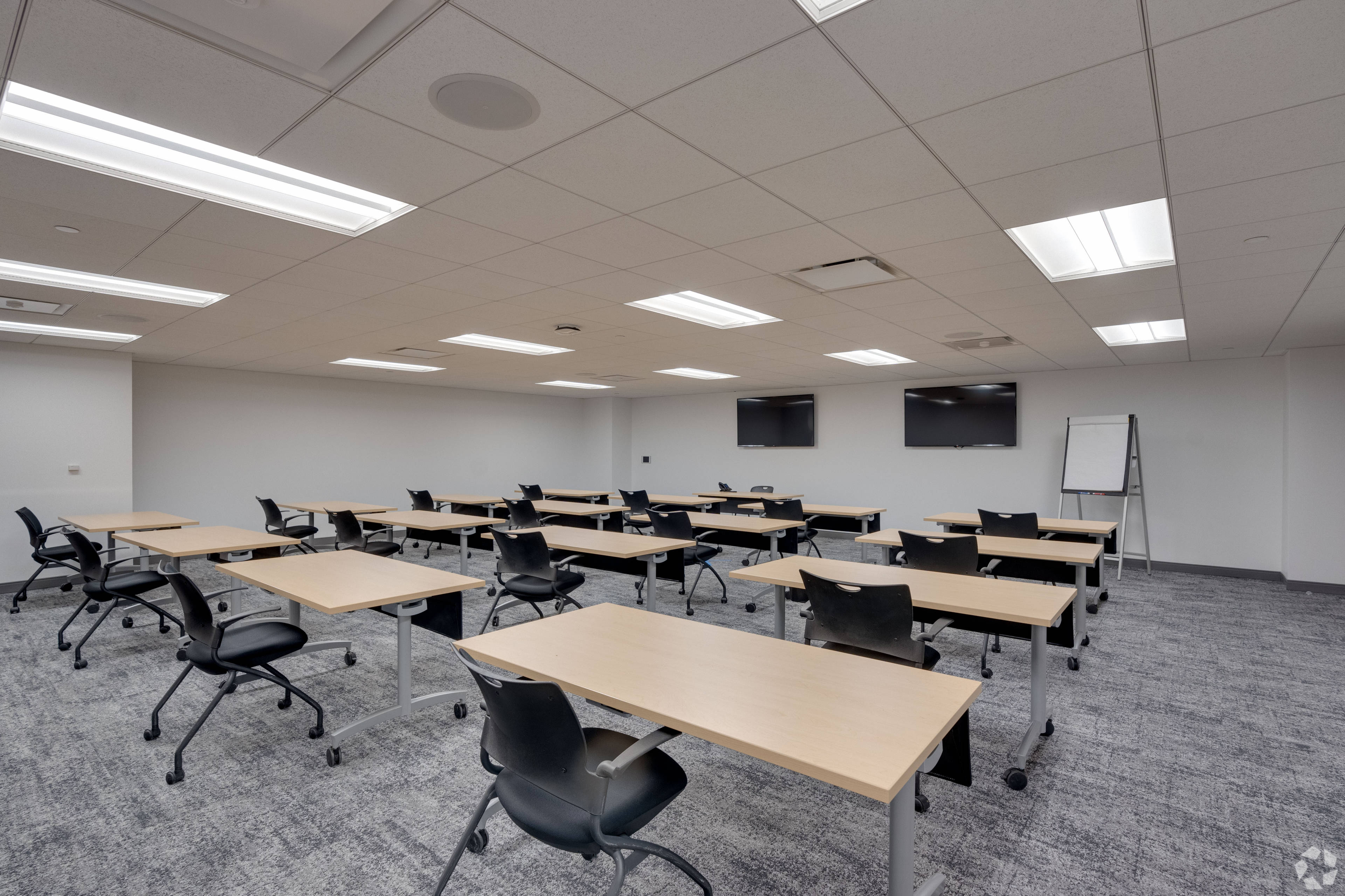 Commerce Plaza I, 2001 Spring Rd | JLL Properties - US