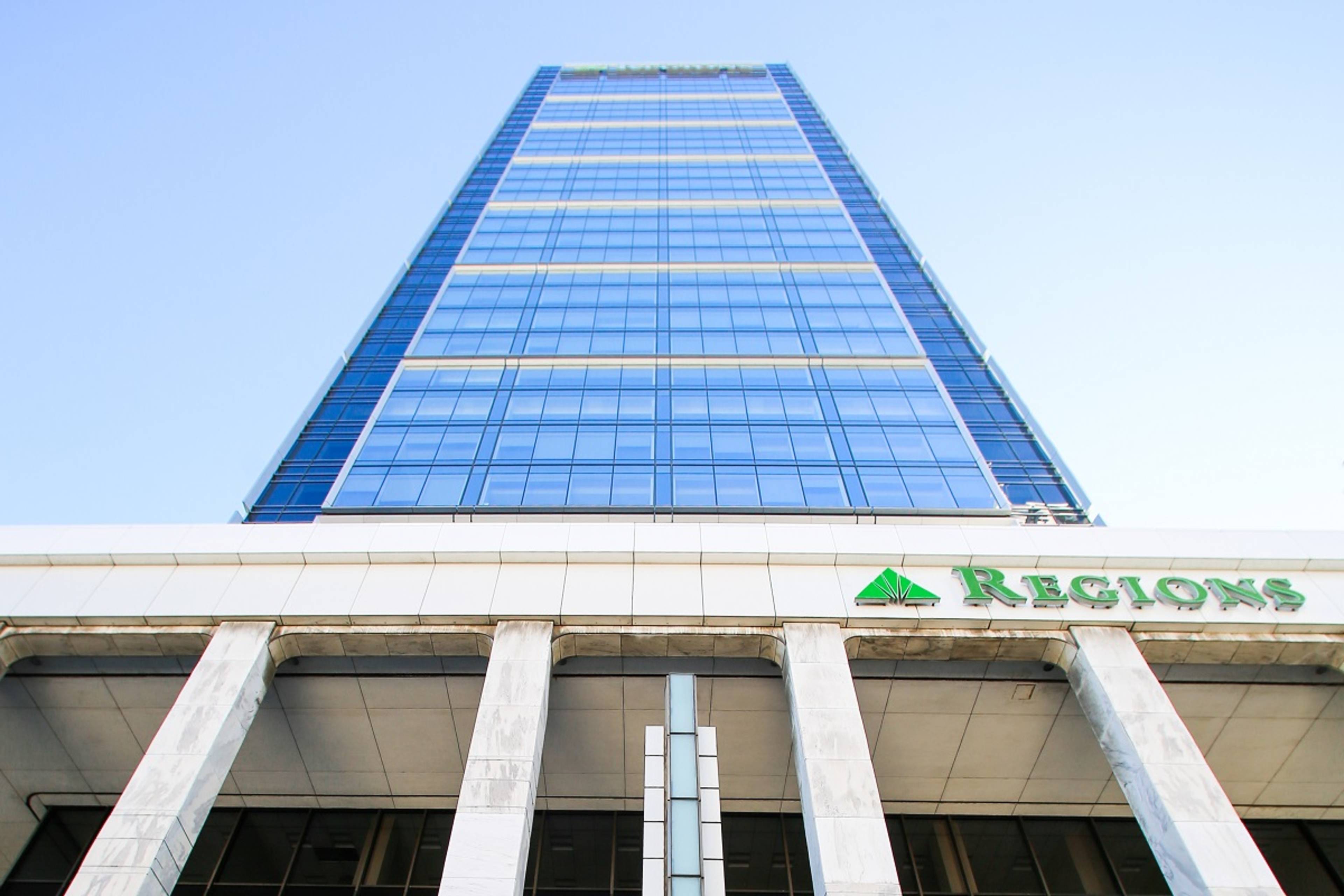 Regions Tower, 211 N Pennsylvania St | JLL Properties - US