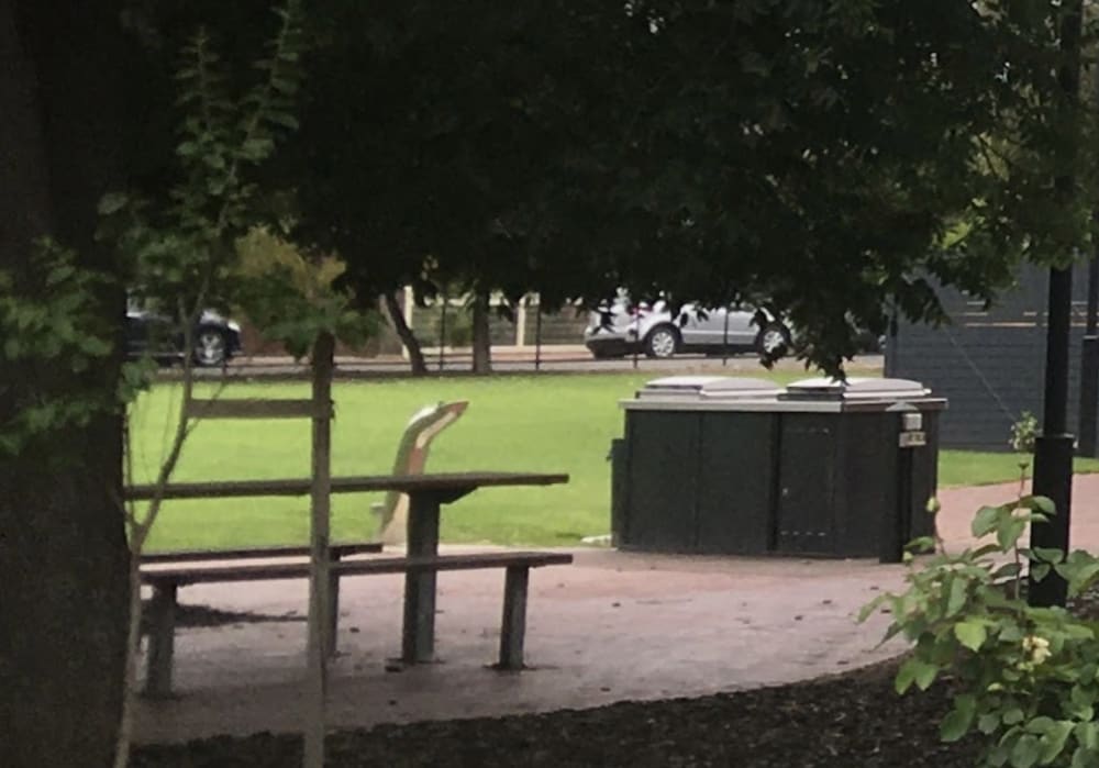 PARTRIDGE HOUSE GARDENS Public BBQ