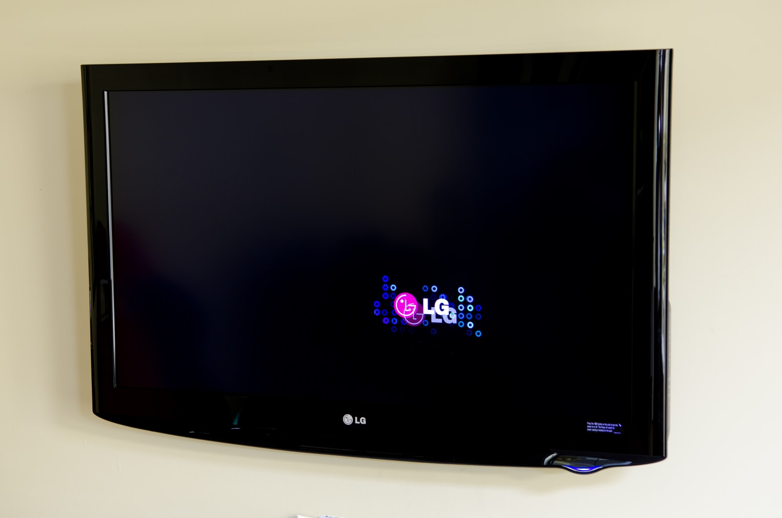 LG Flatscreen TV at Fran and Ron Green's Verde Classics Museum ...