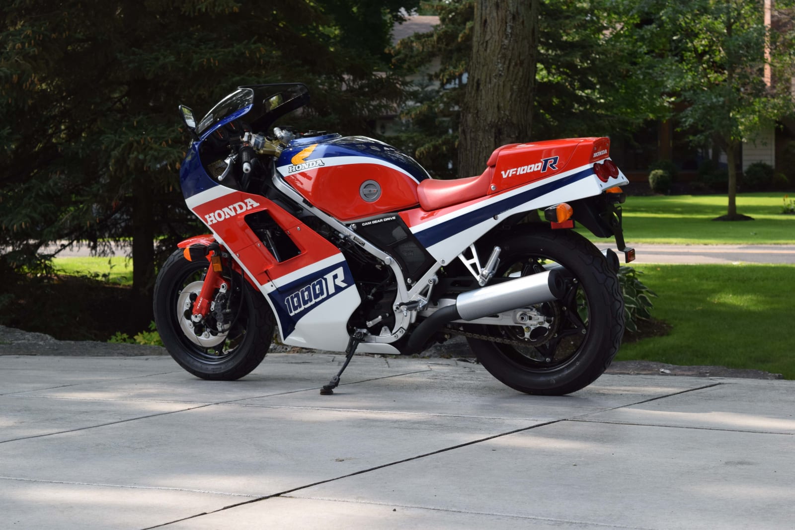 1986 Honda VF1000R at Las Vegas Motorcycles 2018 as T145 - Mecum Auctions