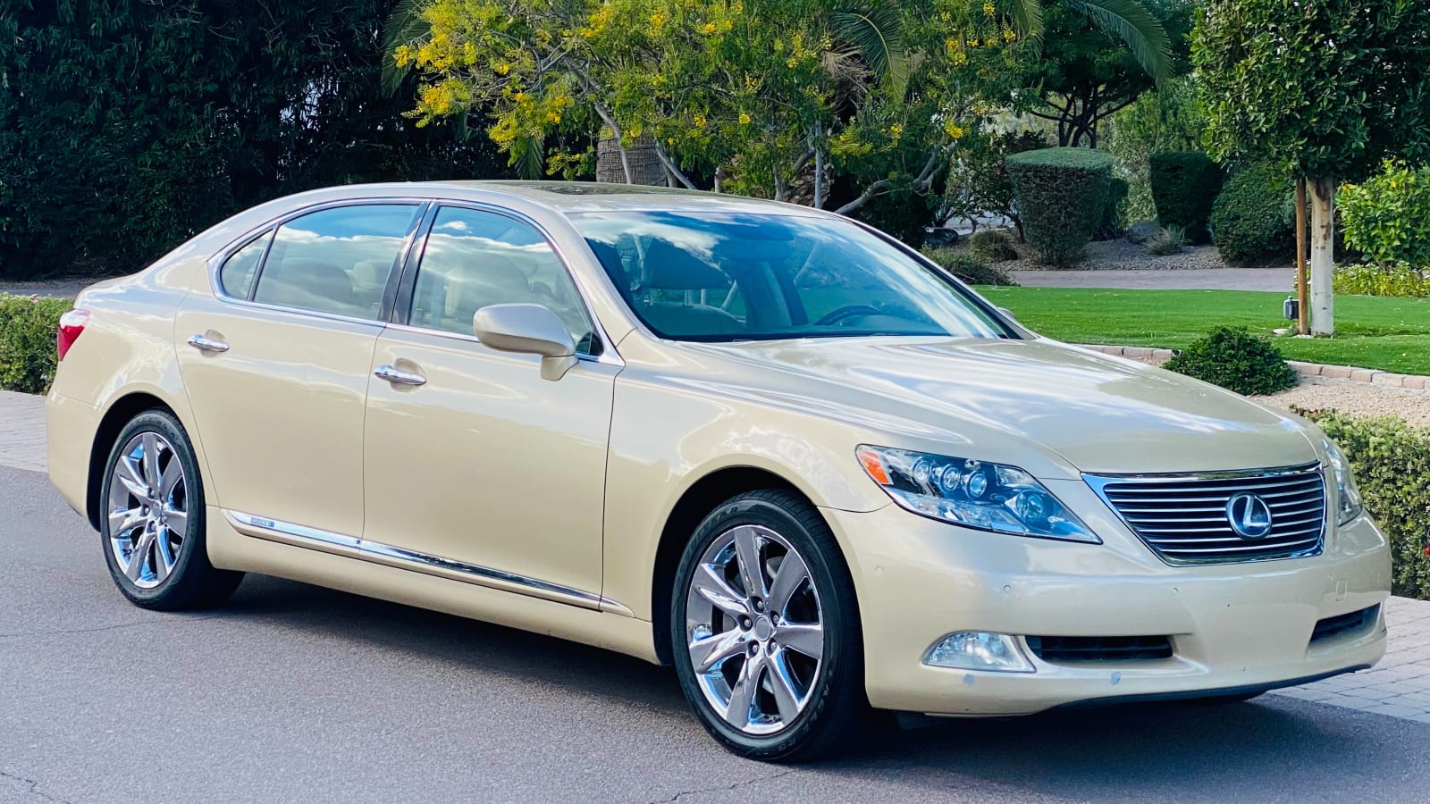2008 Lexus LS600 hL at Glendale 2022 as S261.1 - Mecum Auctions