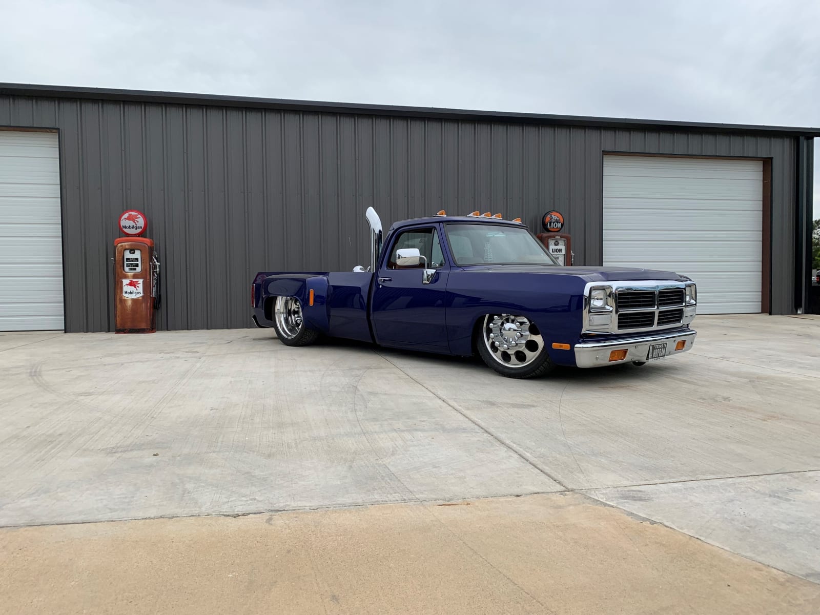 1991 Dodge D350 Pickup at Dallas 2020 as S124 - Mecum Auctions