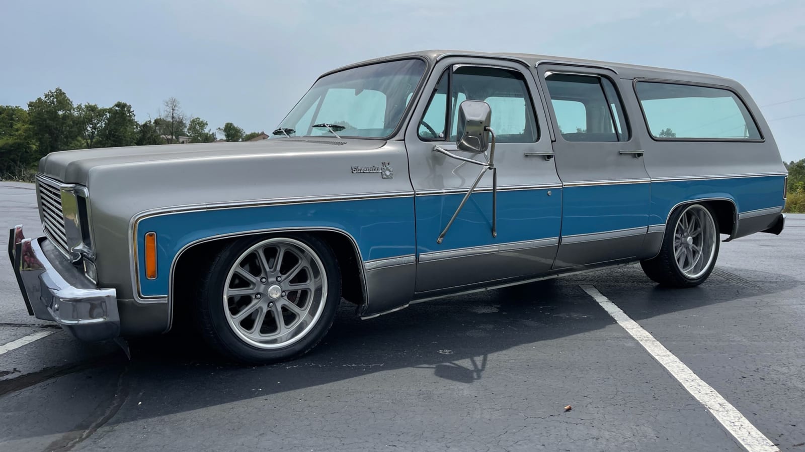 1977 Chevrolet Suburban at Dallas 2021 as F208 - Mecum Auctions