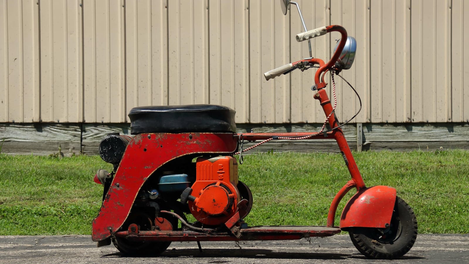 1948 Hiawatha Doodlebug at Elmer's Auto & Toy Museum Collection 2022 as ...