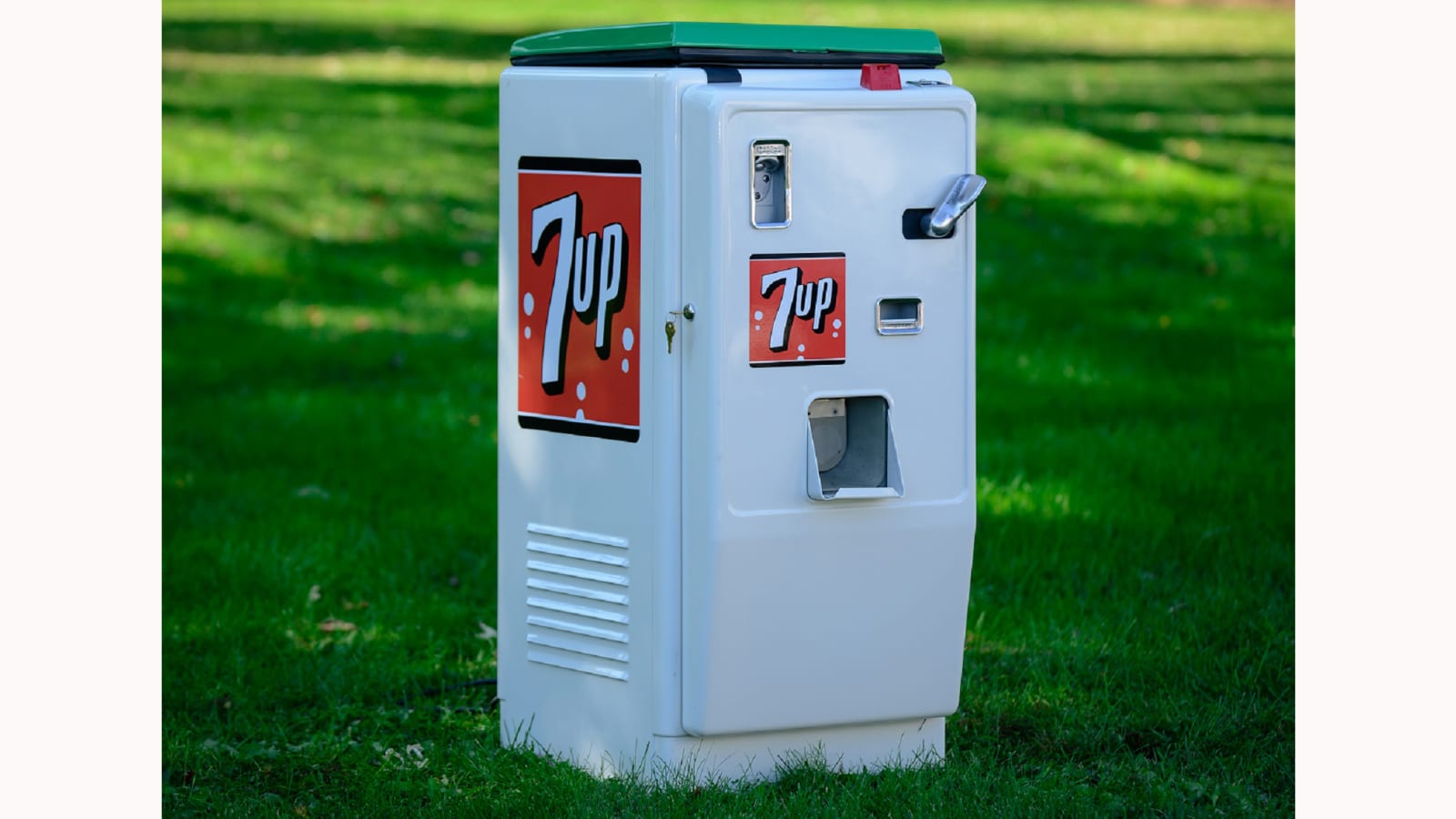 Cavalier 33 7up Vending Machine 24x43x19 at Kissimmee 2017 as M107 ...