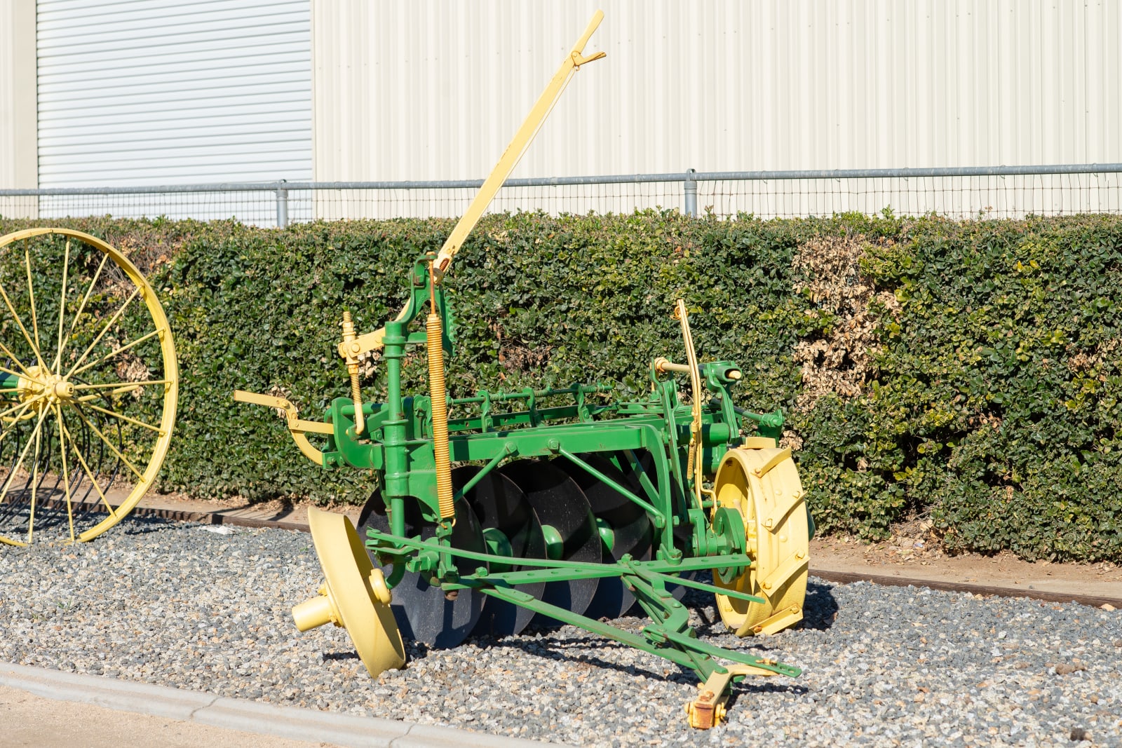 John Deere Offset Disc Plow at Gone Farmin' Spring Classic 2021 as X47 ...