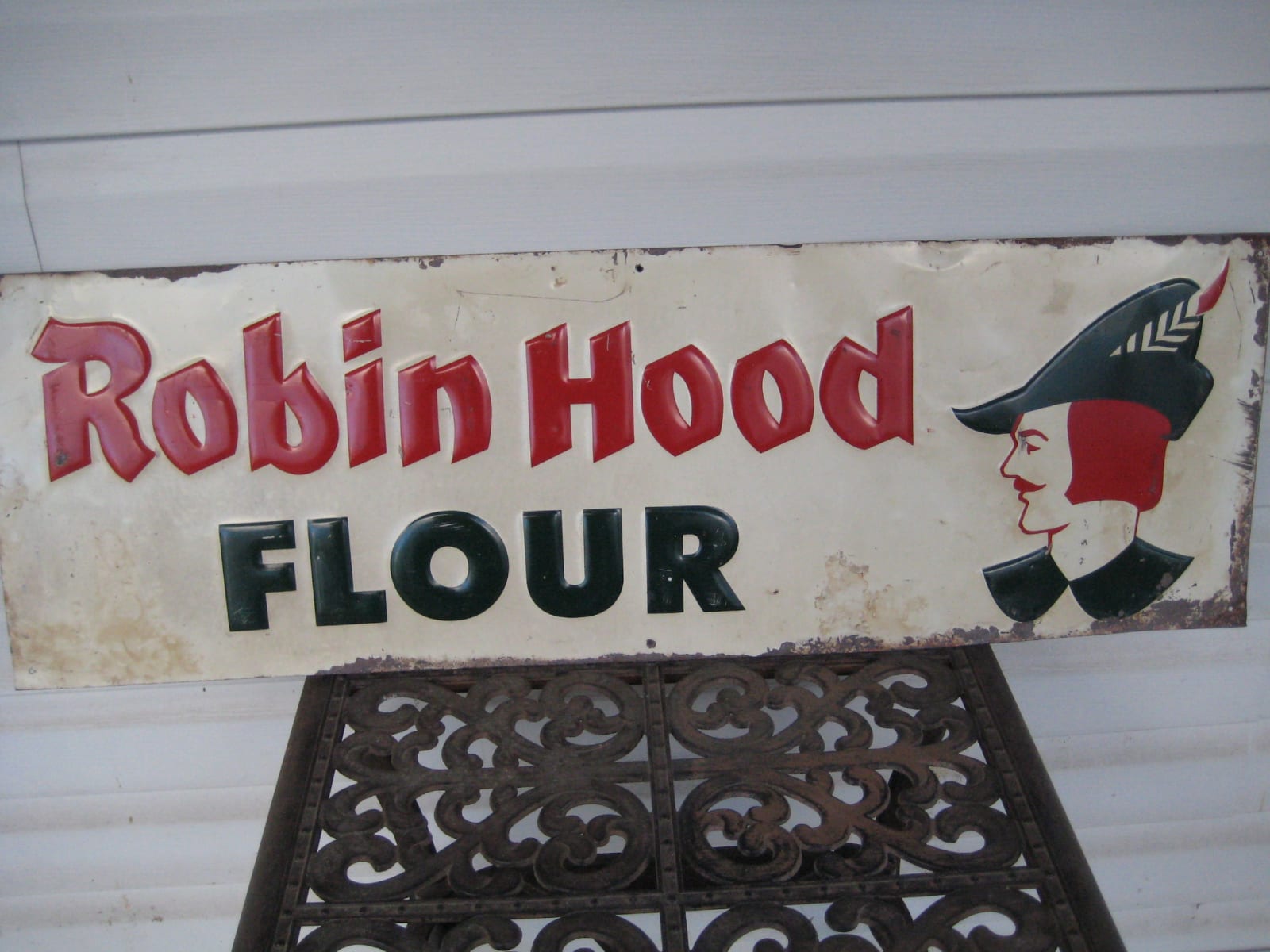 Robin Hood Sign at Gone Farmin' 2012 as Z40 - Mecum Auctions