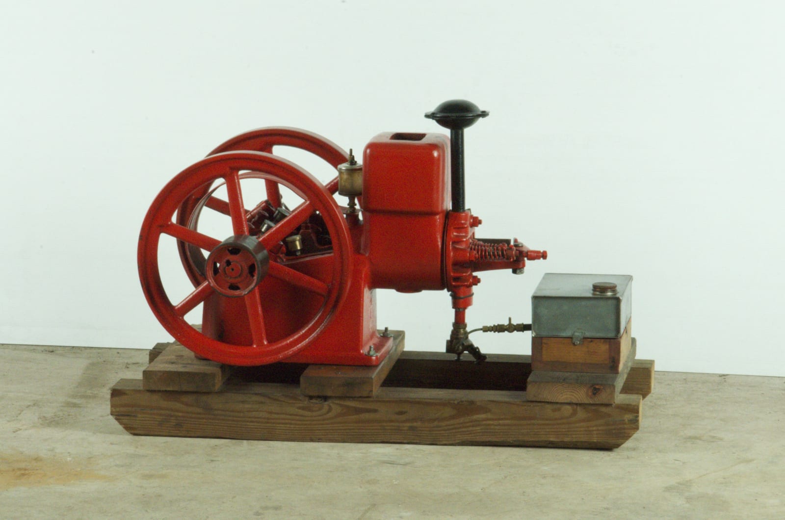 United 1 1/2 HP Engine at Gone Farmin' Walworth 2013 as T48 - Mecum ...