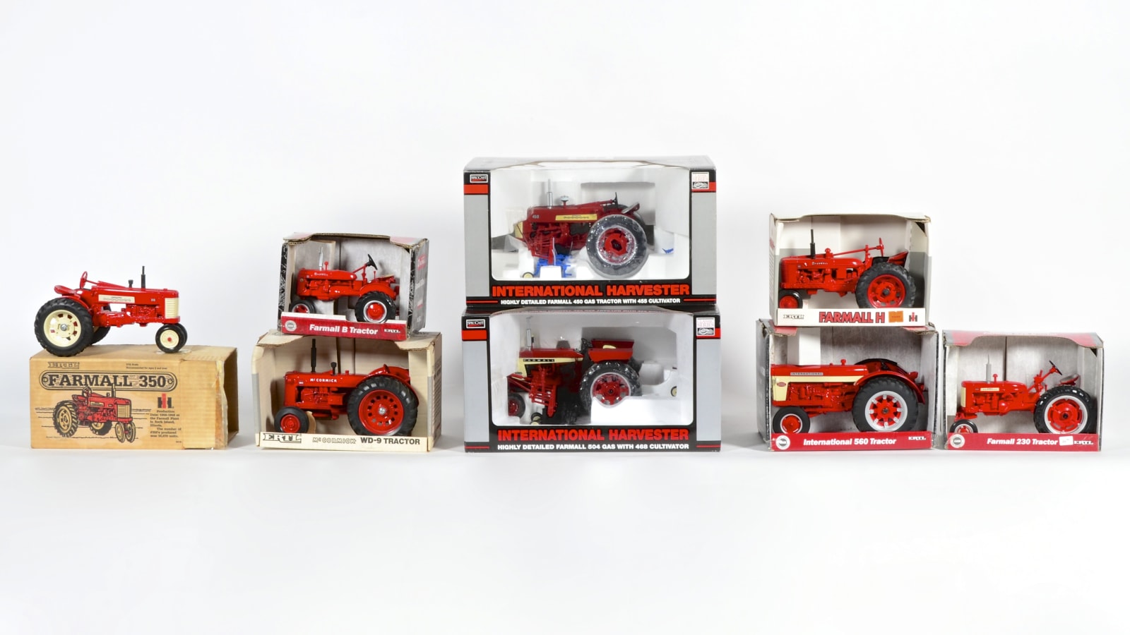 Lot Of 8 International Scale at Gone Farmin' Iowa Premier 2015 as T40 ...