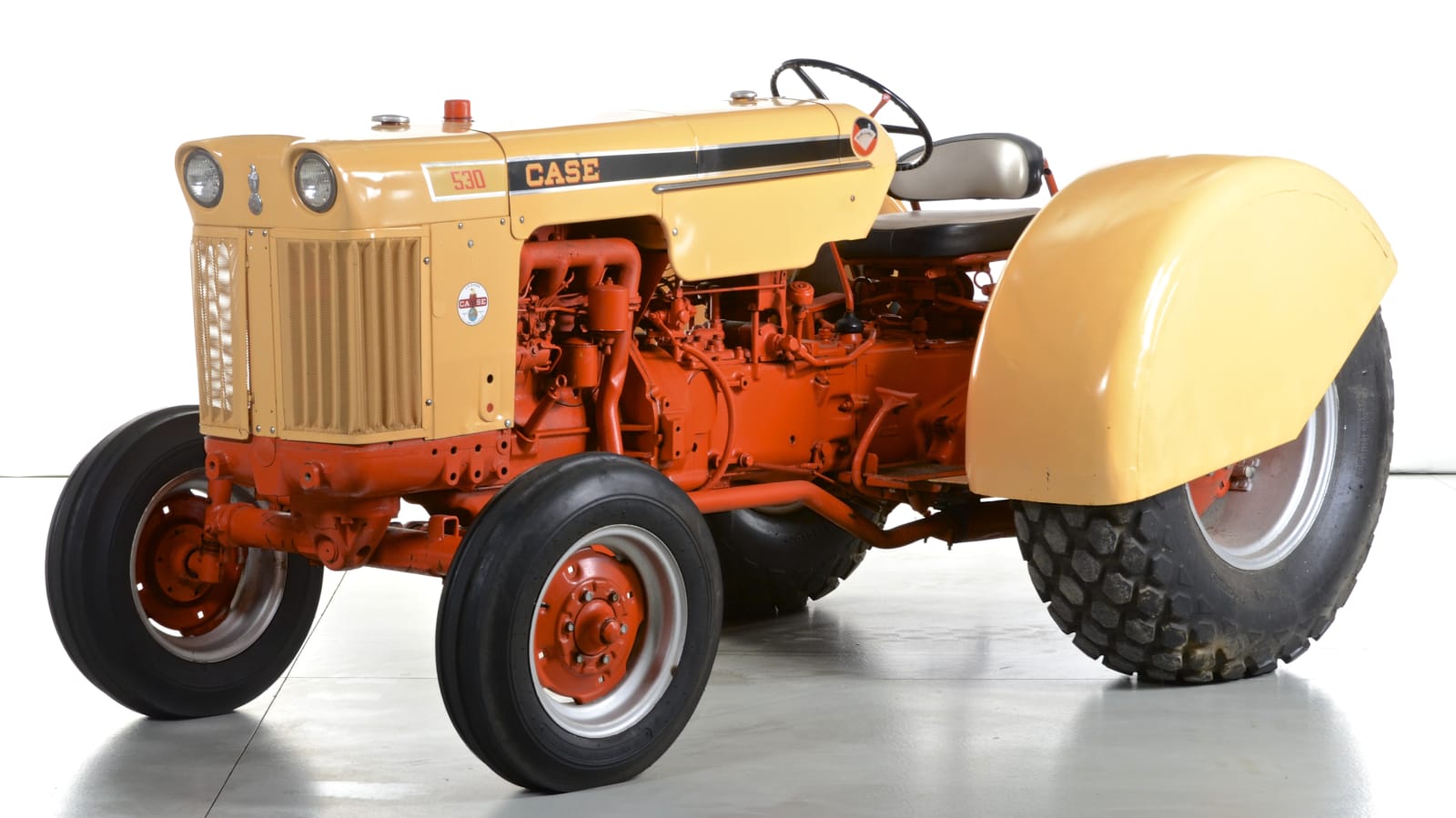 Case 530 at Charles Schneider Collection 2016 as S86 - Mecum Auctions