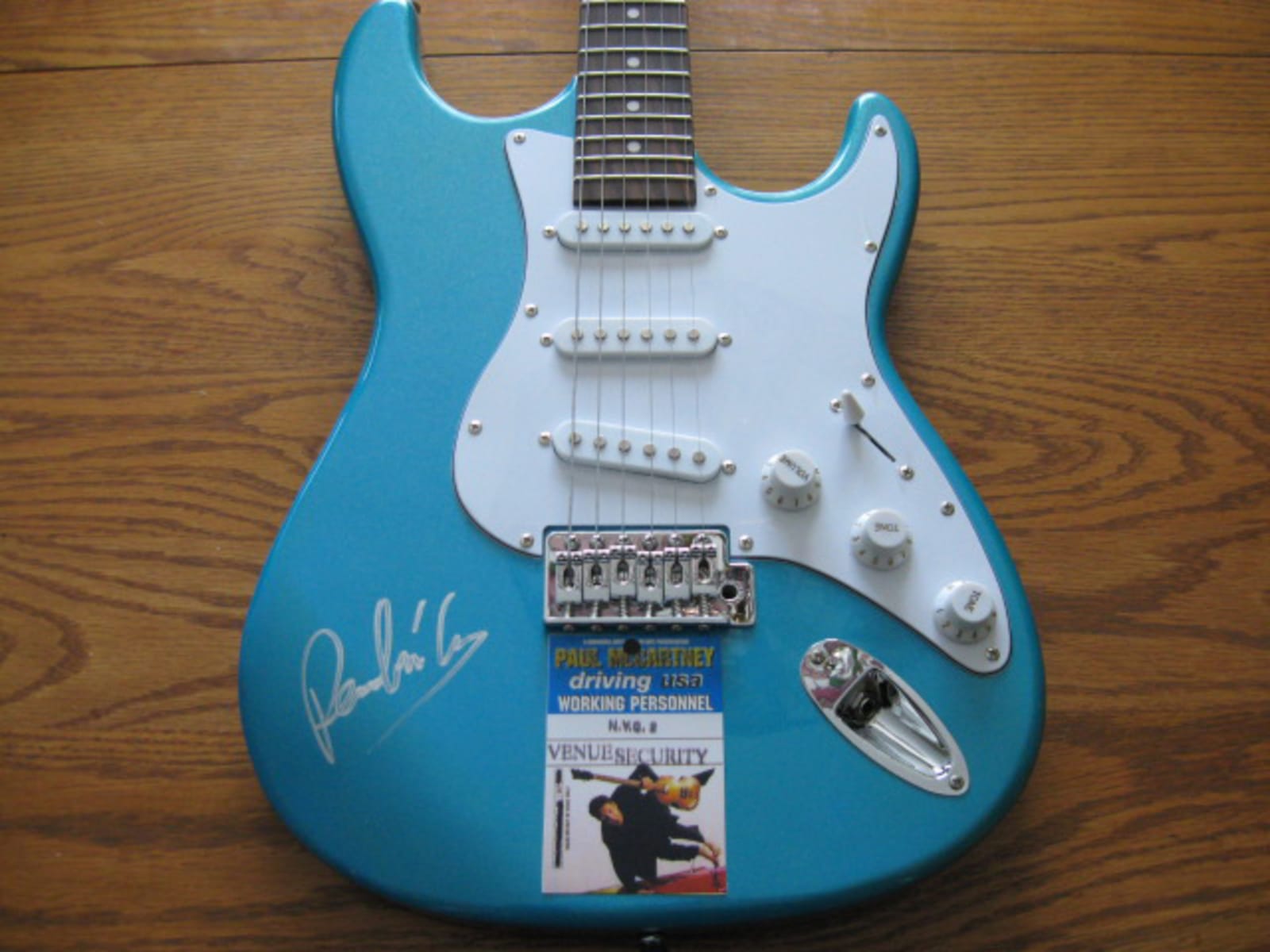 Paul McCartney Autographed Guitar at Houston 2014 as K24 - Mecum Auctions Paul McCartney Autographed Guitar at Houston 2014 as K24 - Mecum Auctions
