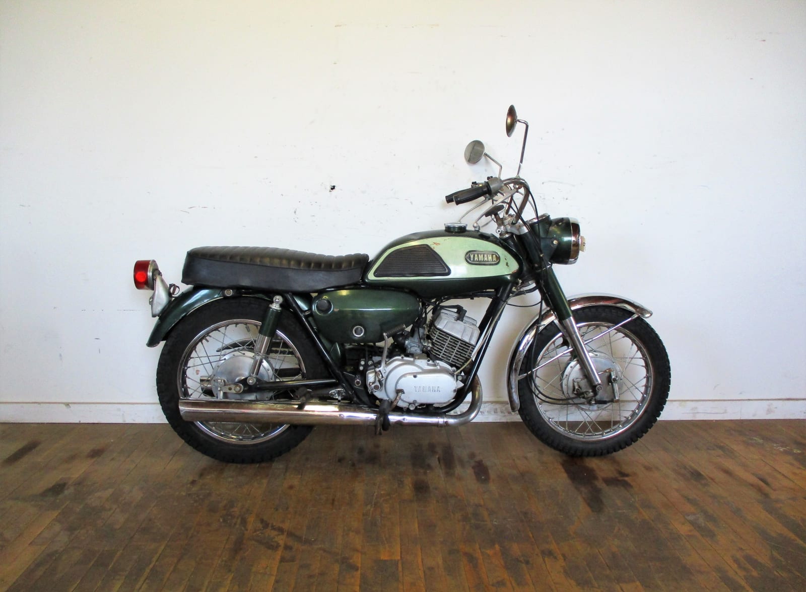 1968 Yamaha R2 350 at Las Vegas Motorcycles June 2018 as F51 - Mecum ...