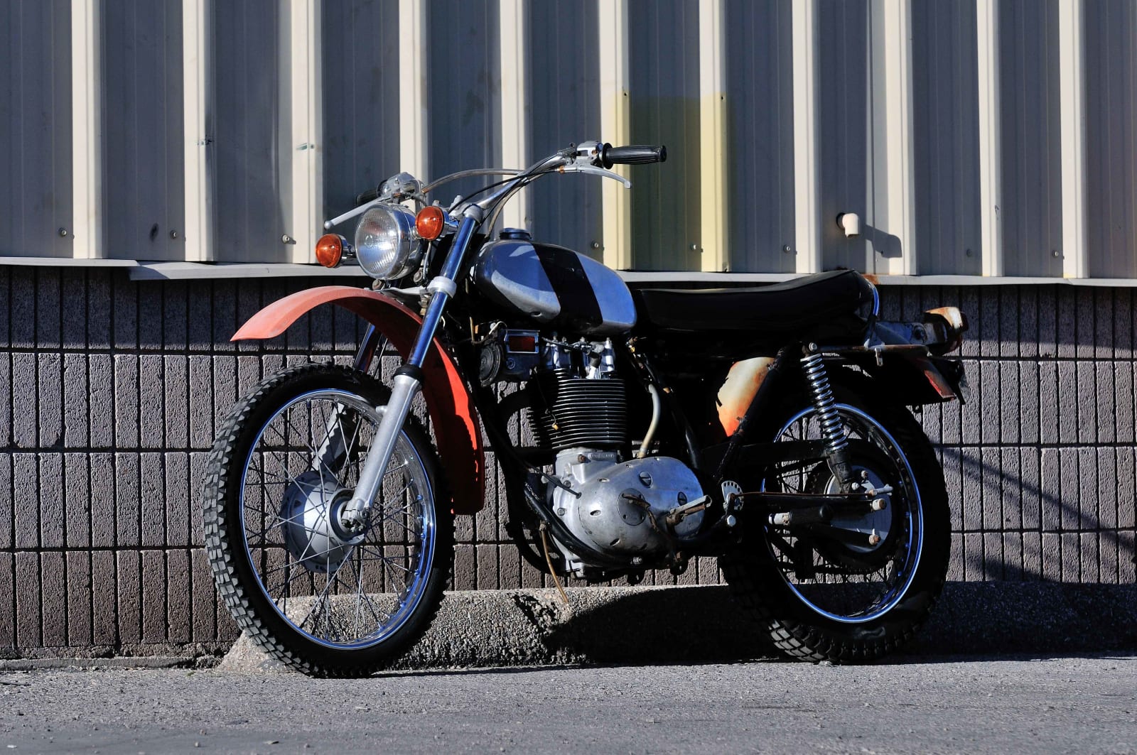 1971 BSA Victor Trail at Las Vegas Motorcycles 2015 as T42 - Mecum Auctions