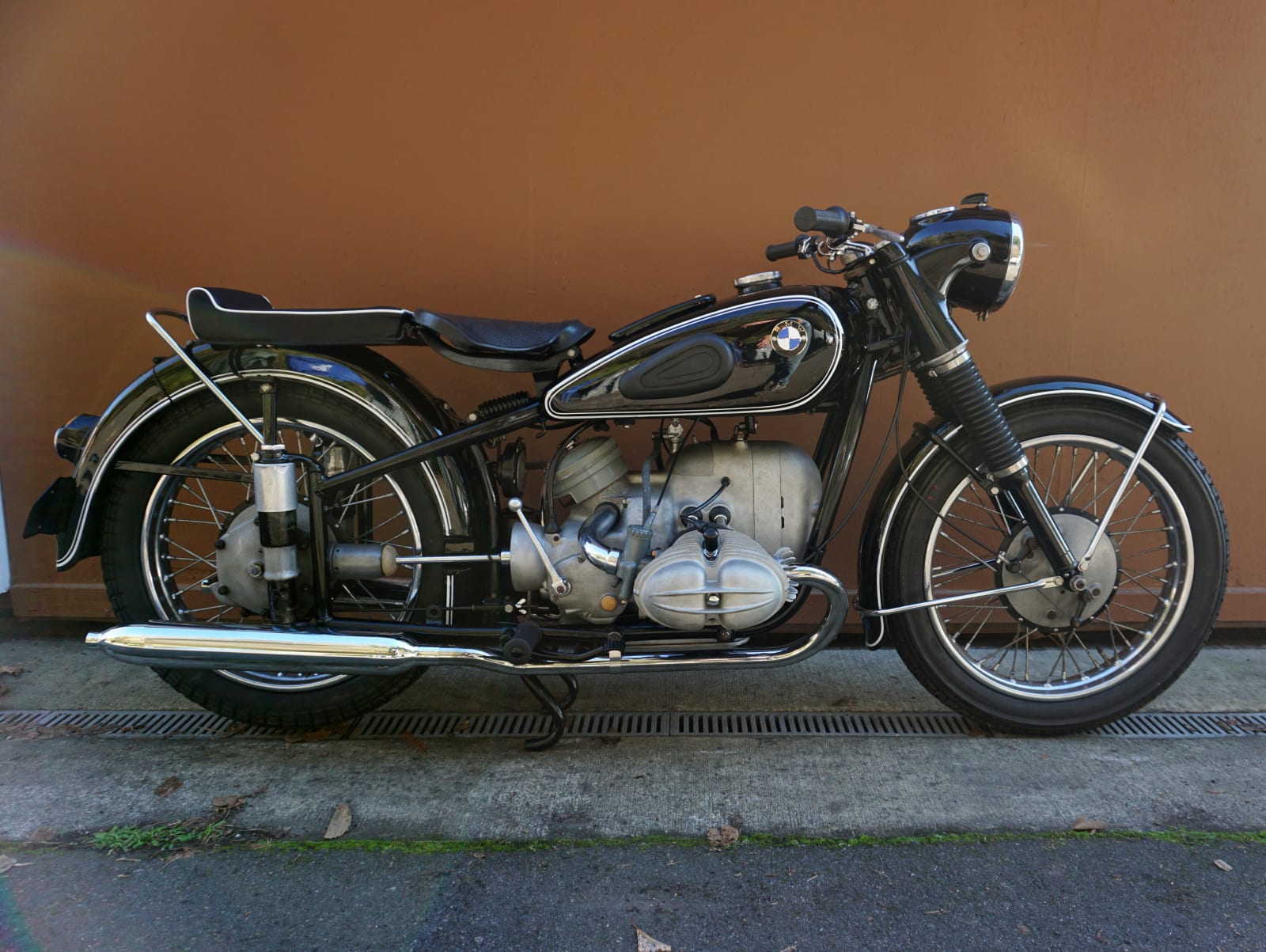 1953 BMW R68 at Las Vegas Motorcycles 2019 as S105 - Mecum Auctions