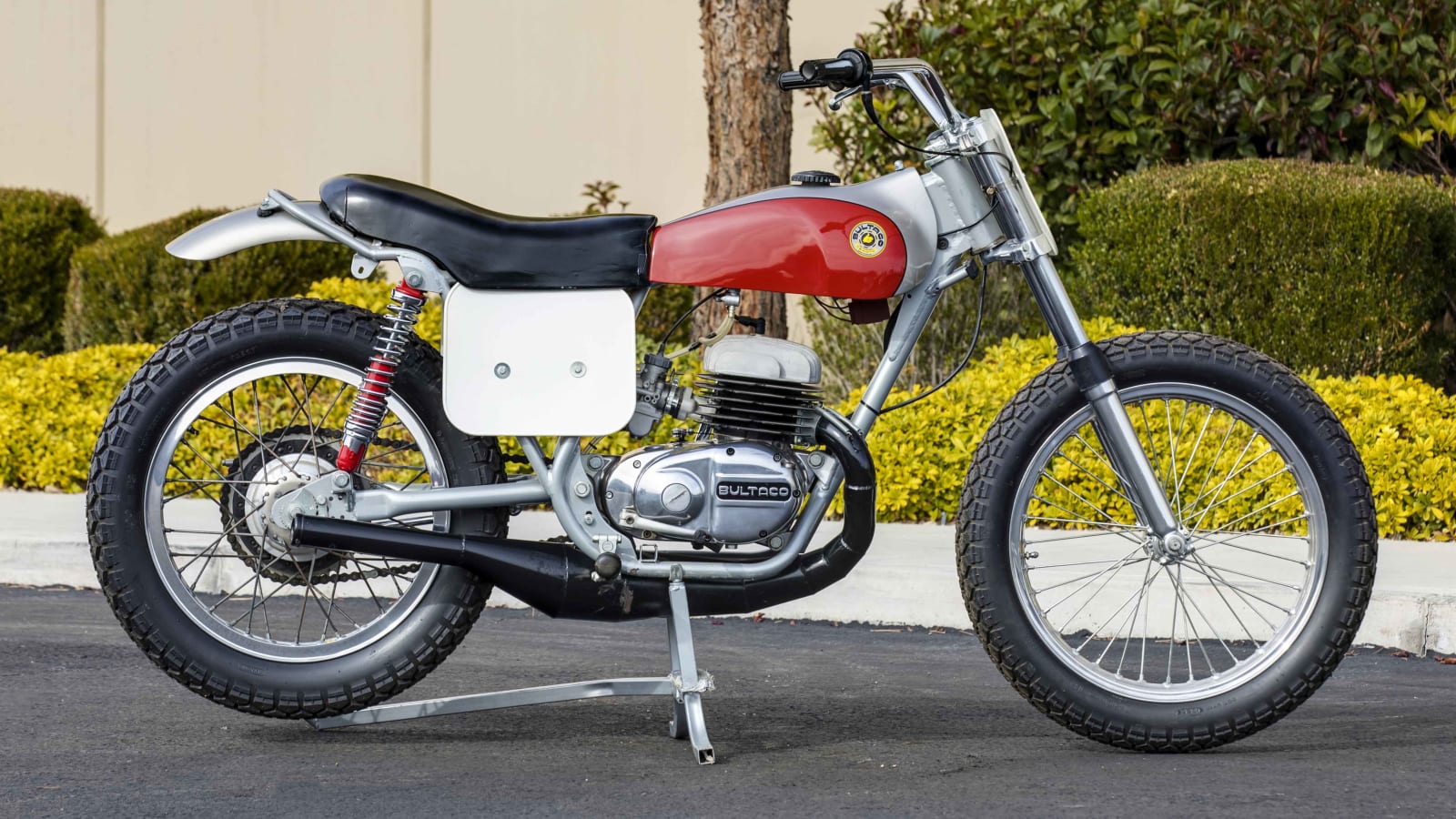 1972 Bultaco Astro at Las Vegas Motorcycles 2020 as G139 - Mecum Auctions