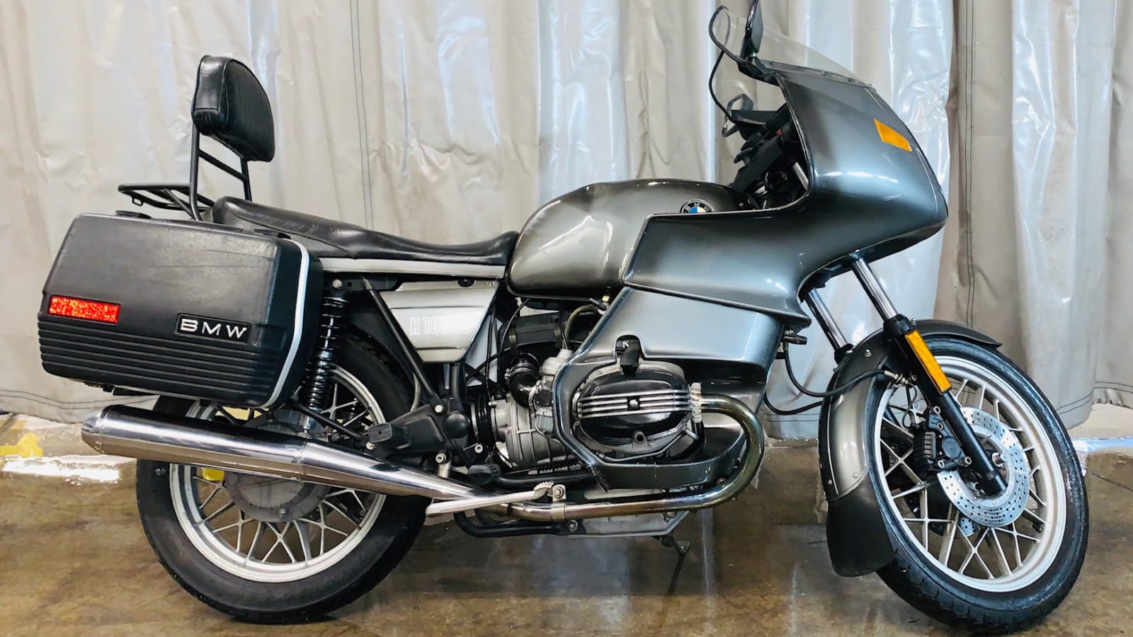 1984 BMW R100rs at Las Vegas Motorcycles 2022 as T203 - Mecum Auctions
