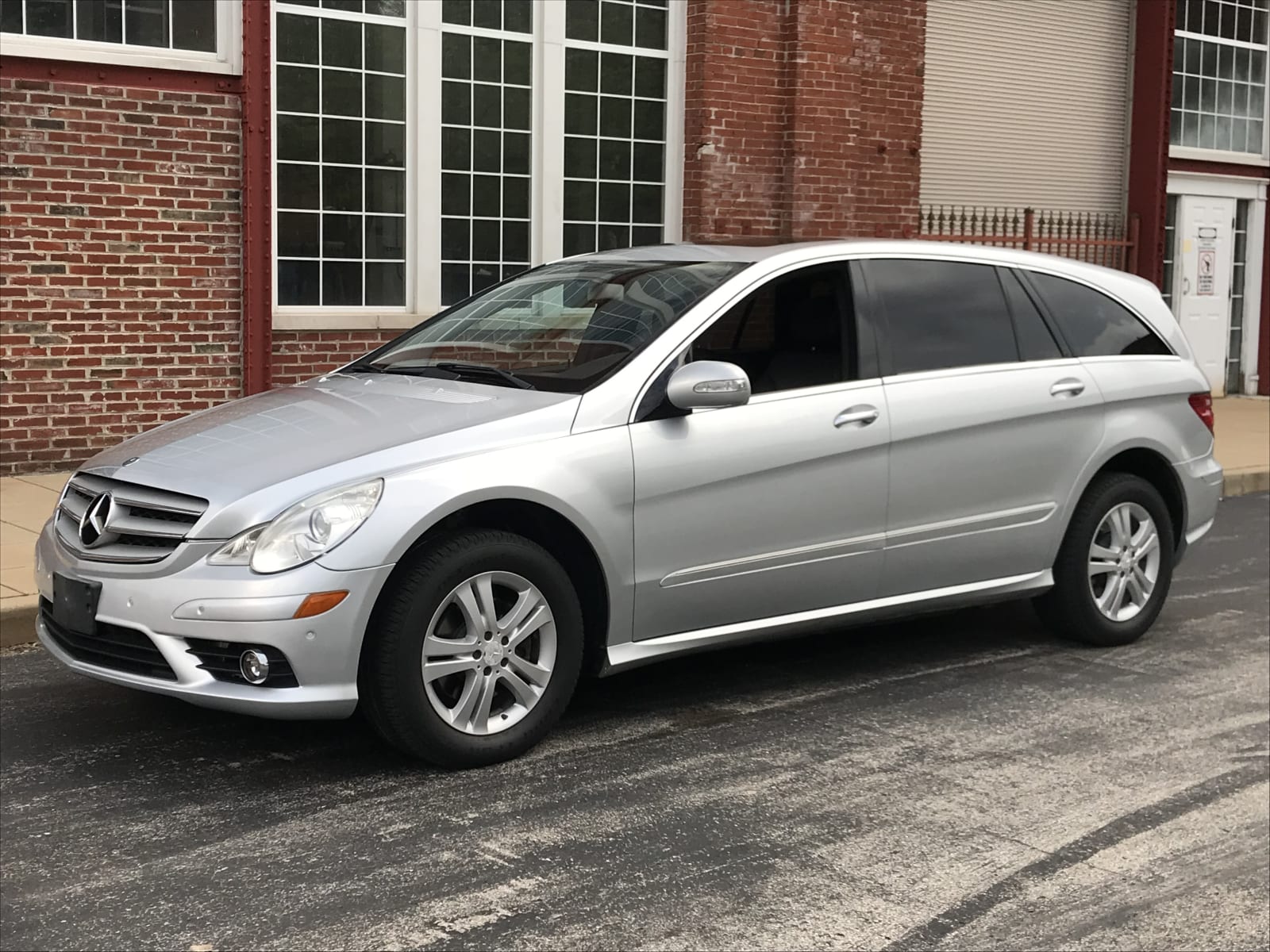 2008 Mercedes-Benz R350 at Harrisburg 2018 as F11 - Mecum Auctions
