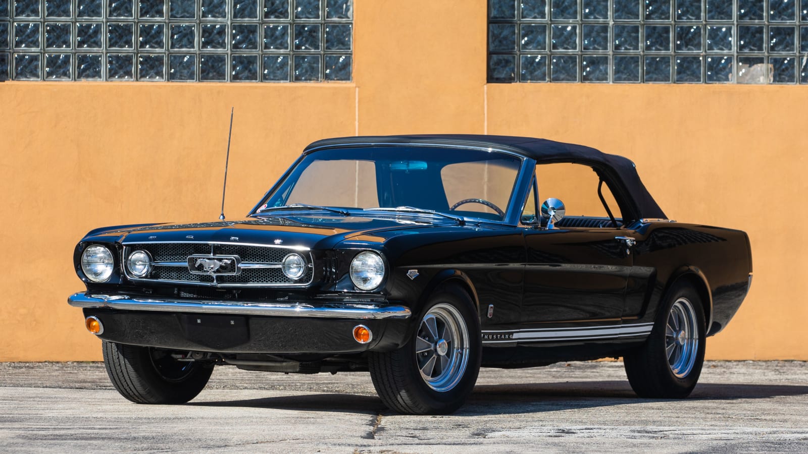 1965 Ford Mustang K-Code Convertible at Indy 2020 as S169 - Mecum Auctions