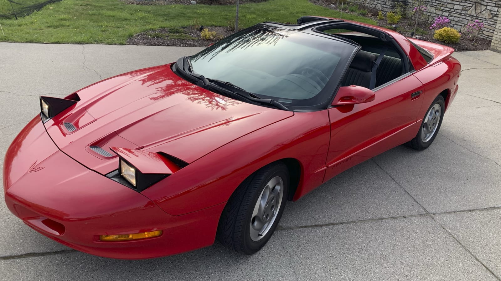 1995 Pontiac Firebird at Indy 2021 as G11 - Mecum Auctions