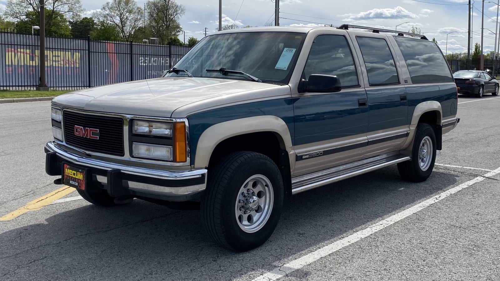 1993 GMC Suburban at Indy 2021 as G90 - Mecum Auctions