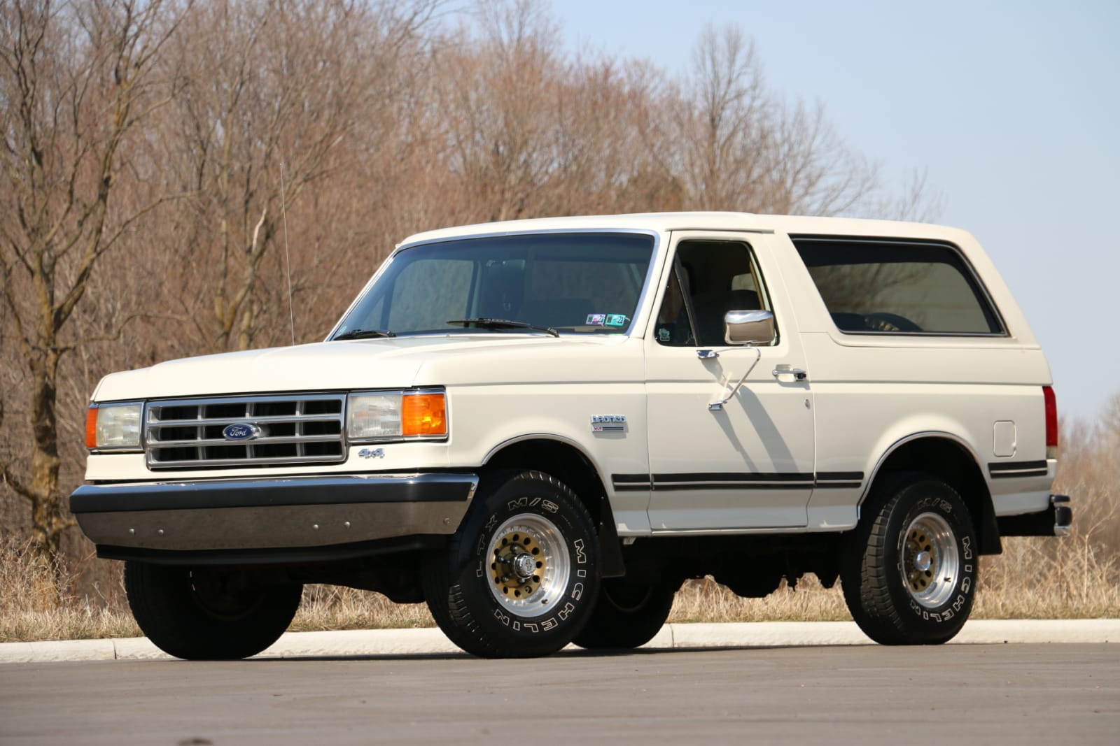 1988 Ford Bronco XLT at Indy 2021 as W127.1 - Mecum Auctions