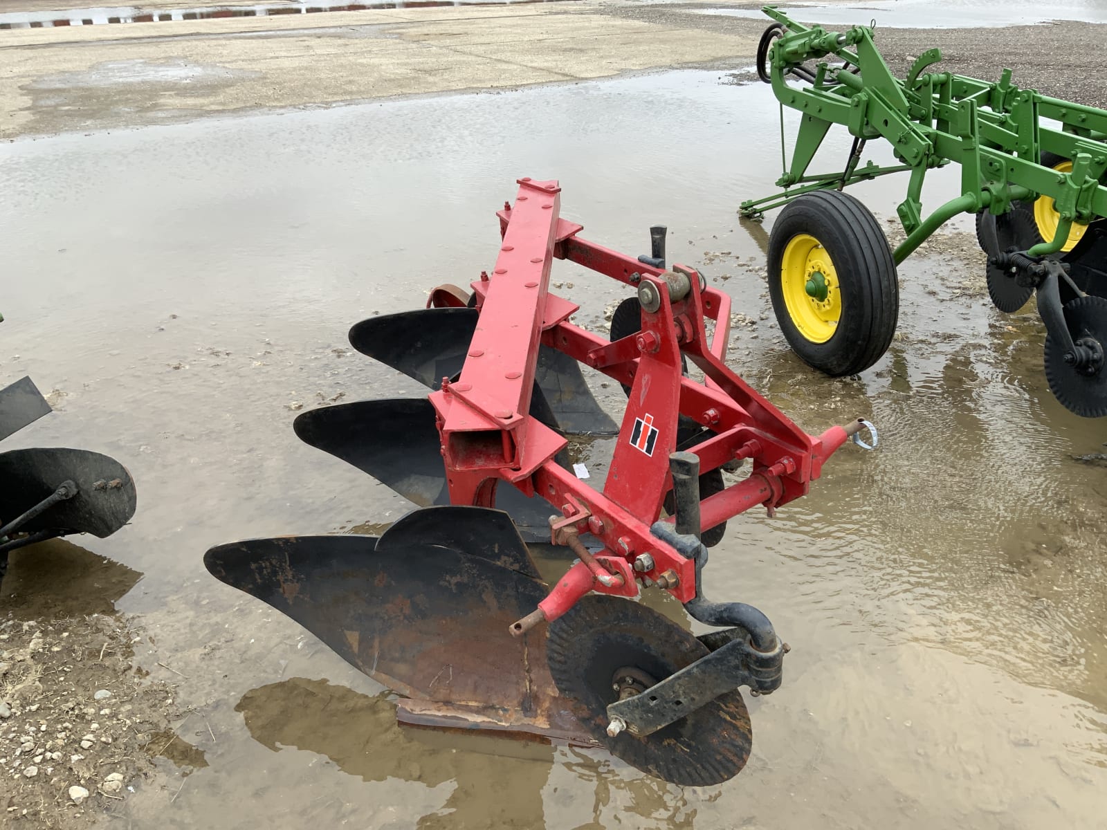 International 420 Plow at Gone Farmin' Spring Classic 2023 as F201 ...