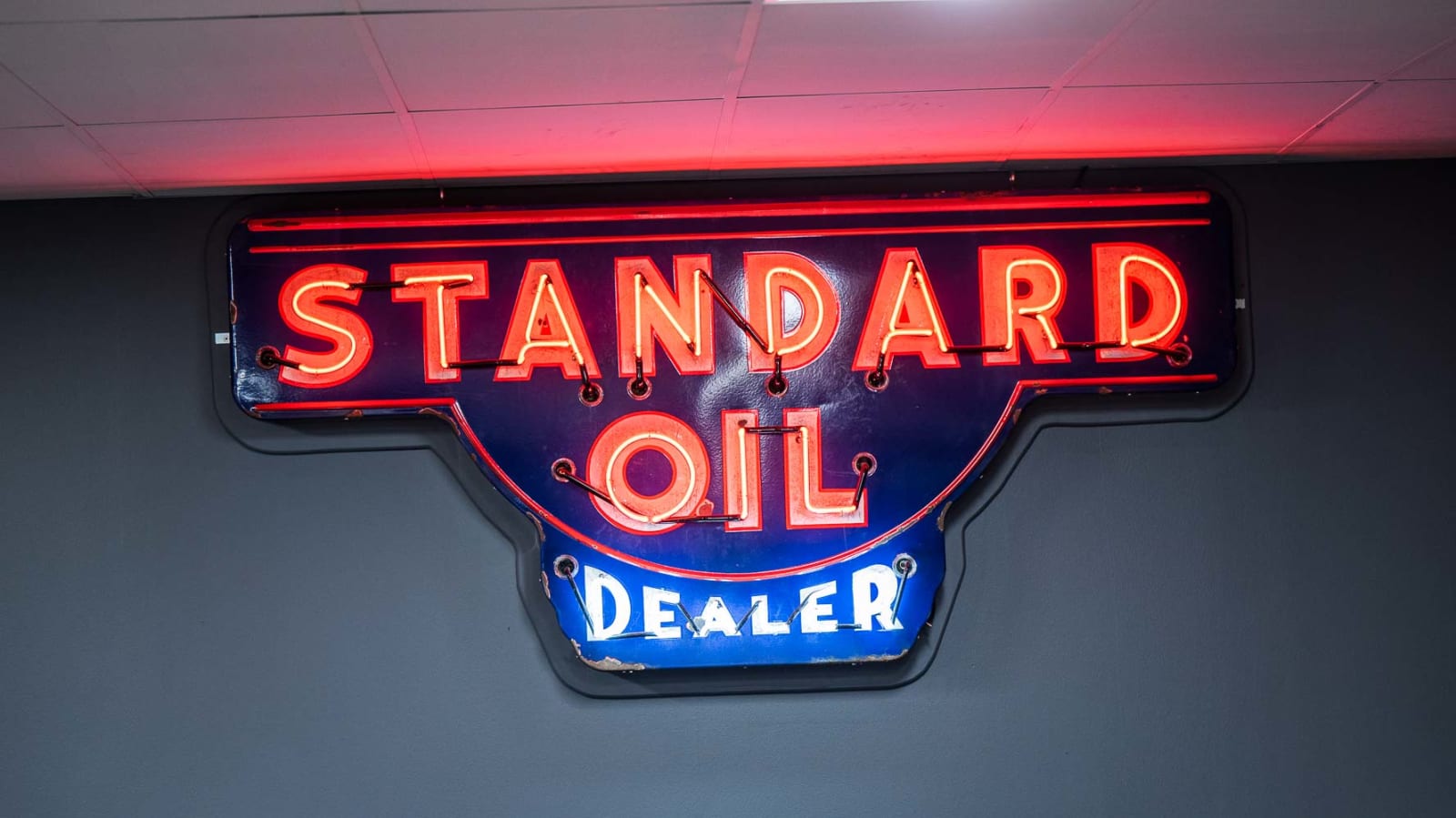 Standard Oil Dealer Single-Sided Porcelain Neon Sign at The World’s ...