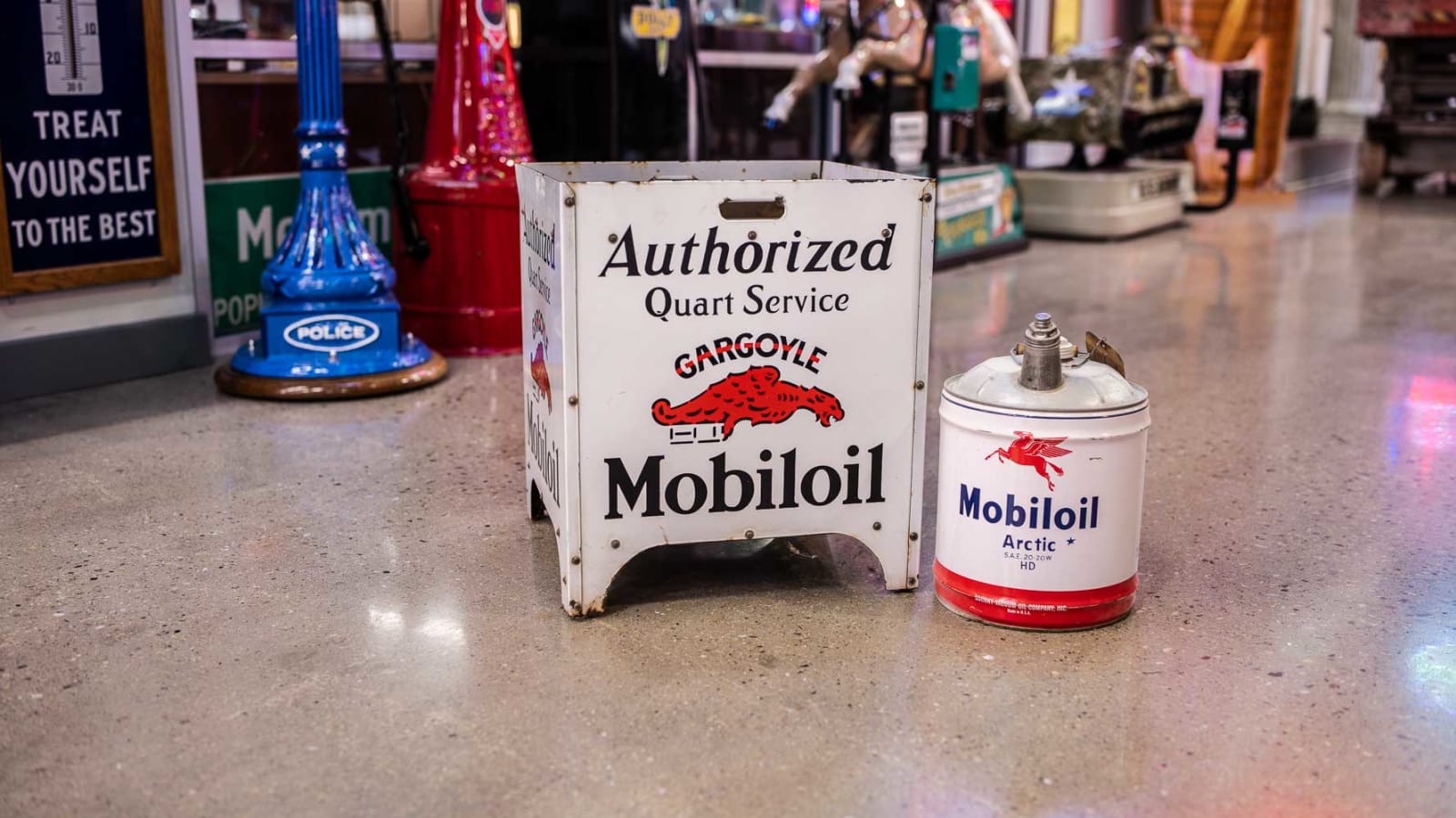 Authorized Quart Service Gargoyle Mobiloil Rack & Gas Can at The World ...