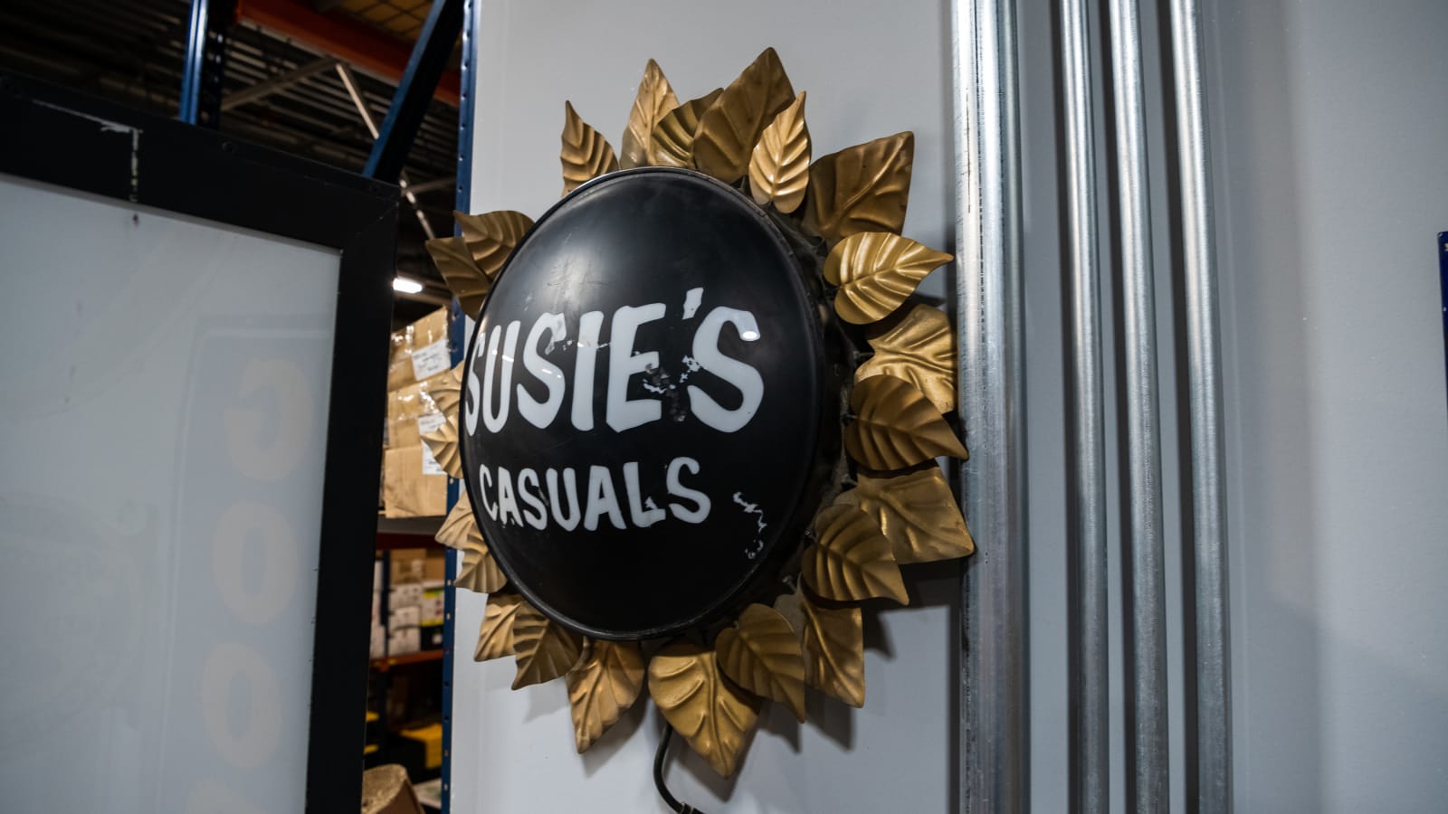 Susie's Casuals Lighted Plastic Sign at The World’s Largest Road Art ...