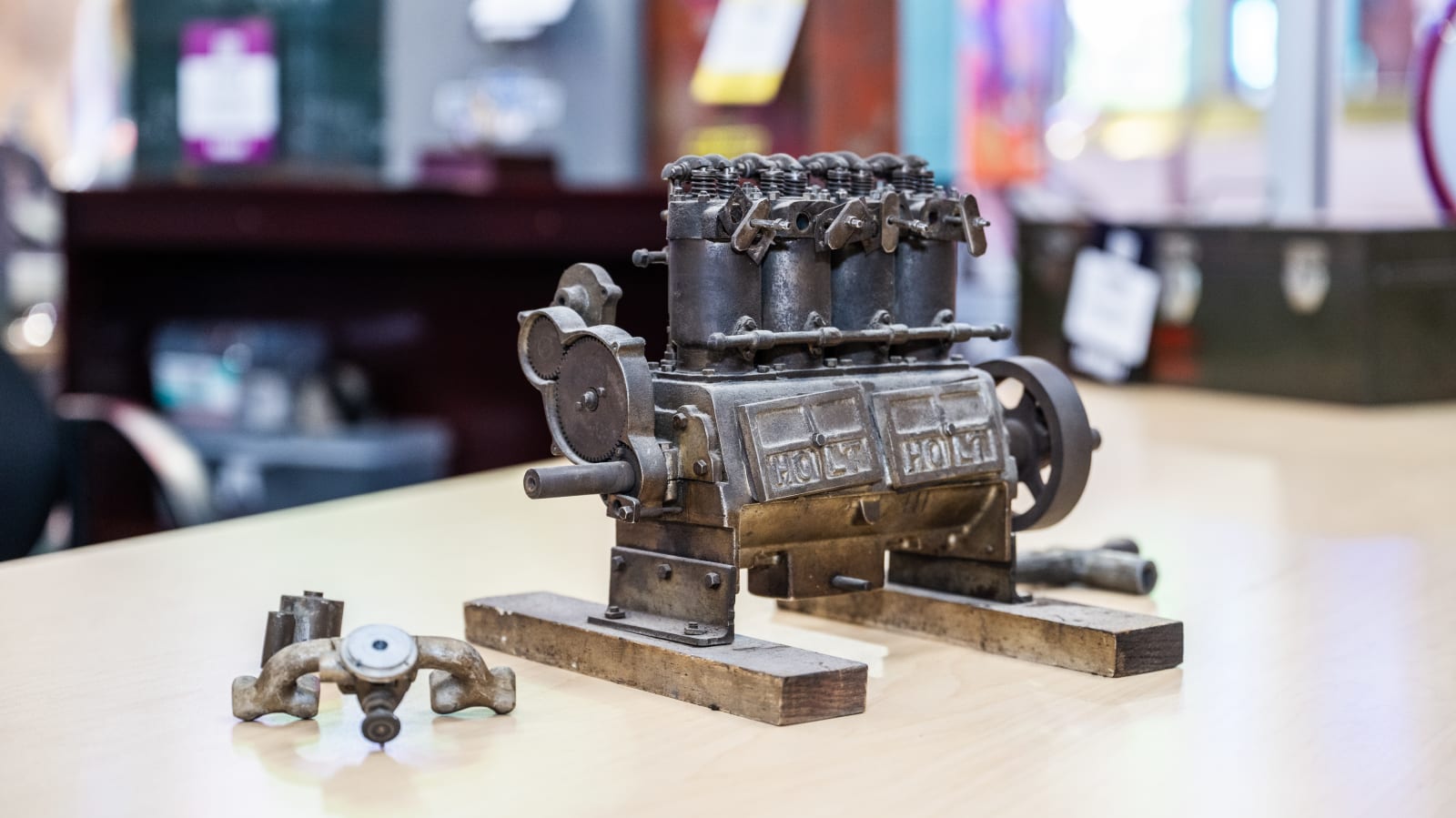 Holt Salesman Sample Engine at The World’s Largest Road Art Auction ...