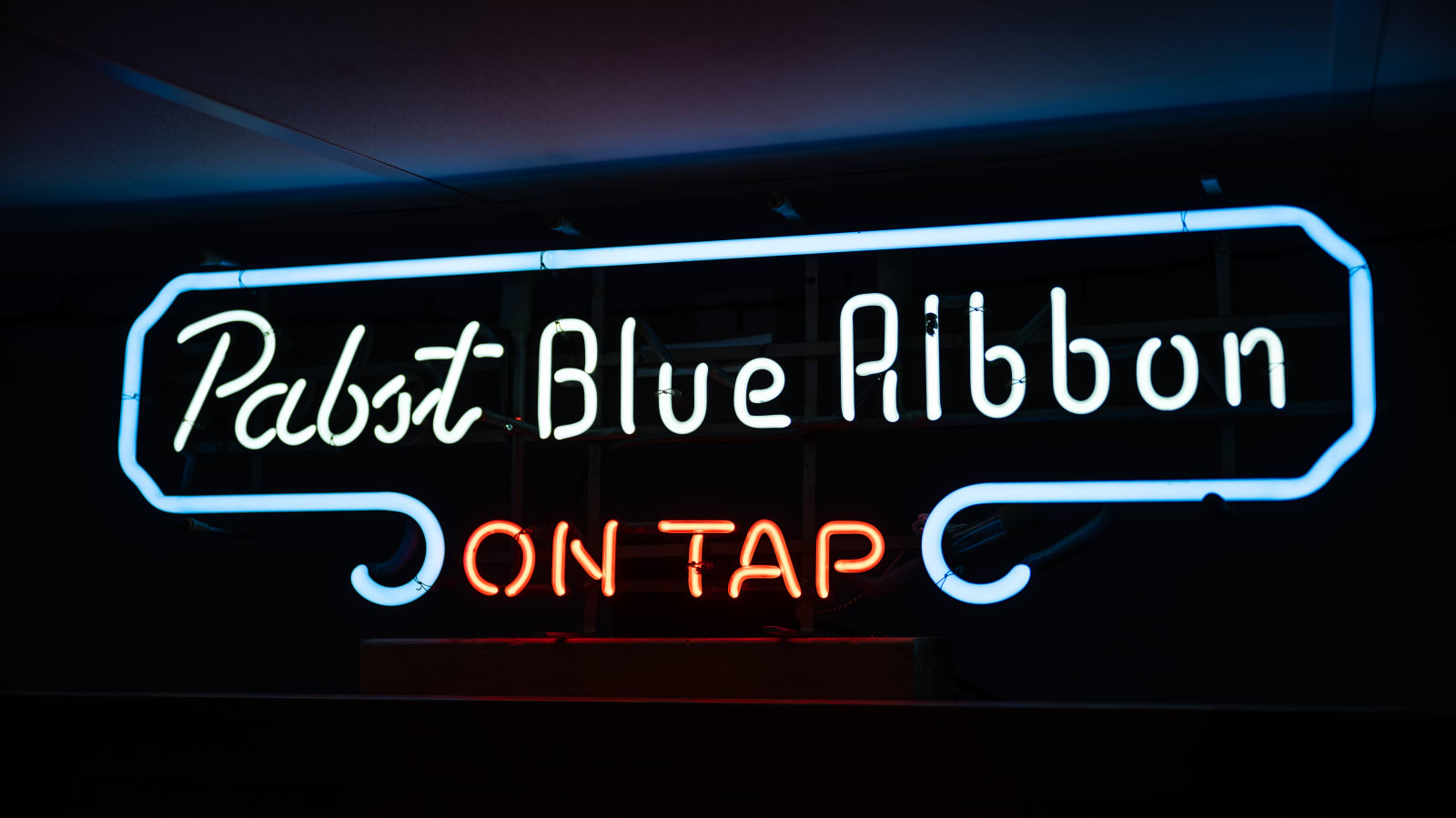 Pabst Blue Ribbon Neon Window Sign at The World’s Largest Road Art ...