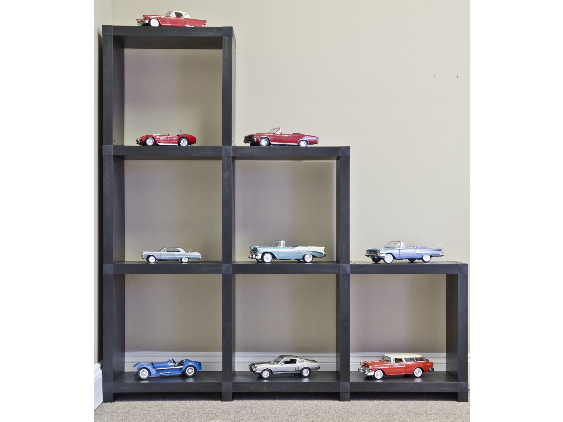 Die Cast Cars & Shelf at Fran and Ron Green's Verde Classics Museum ...