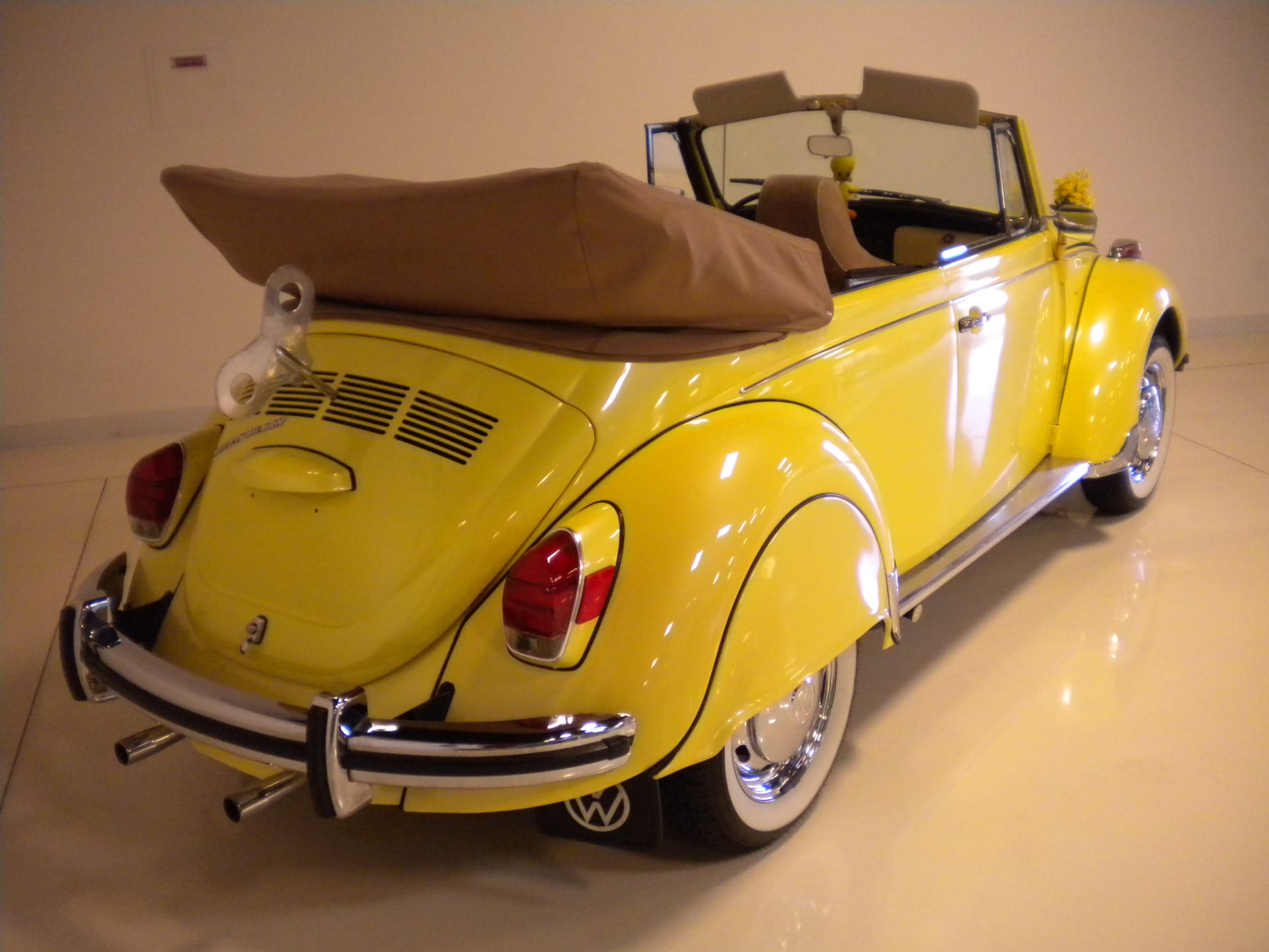 1971 Volkswagen Beetle Convertible at Monterey 2013 as F44 - Mecum Auctions