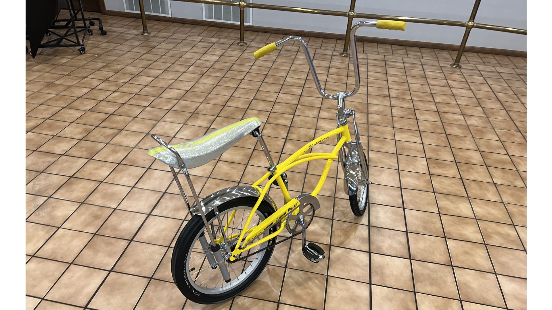 Schwinn Lemon Peeler Bicycle at Kissimmee 2023 asM59 - Mecum Auctions
