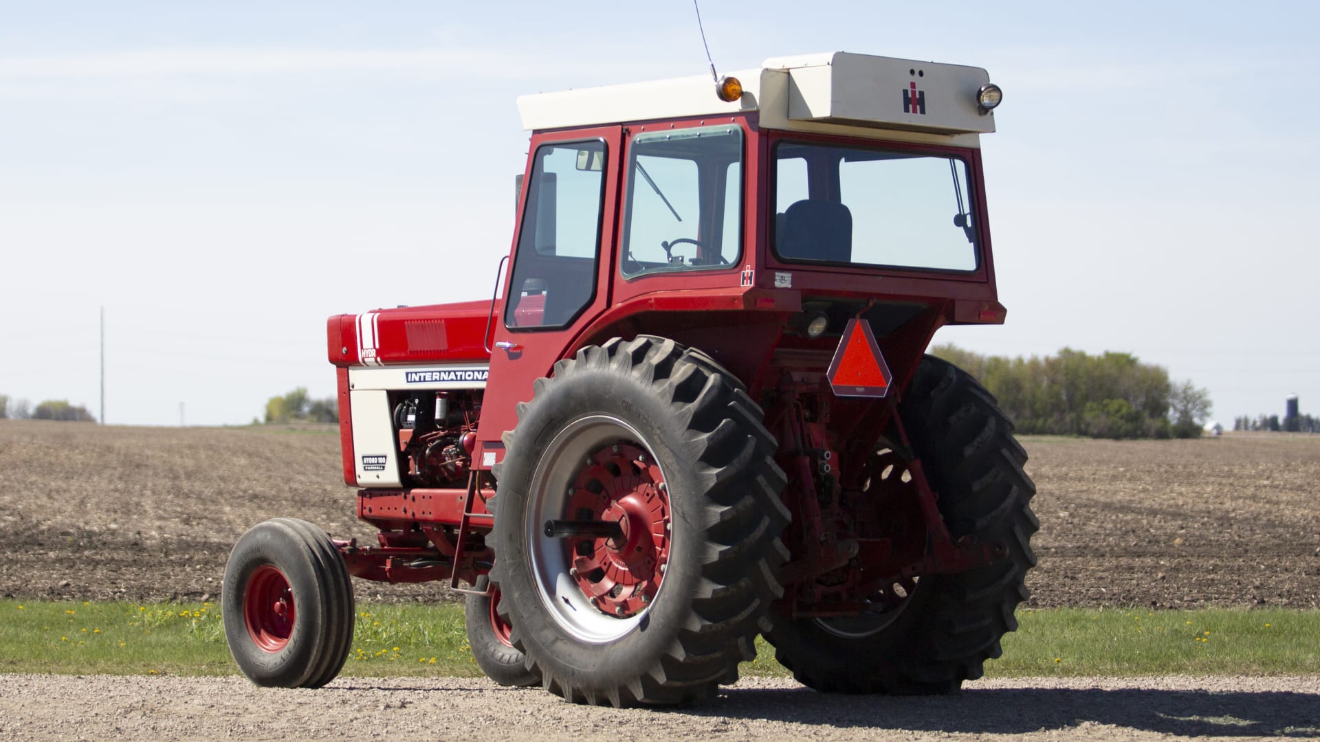 1975 International Harvester Hydro 100 at Gone Farmin' Fall Premier ...