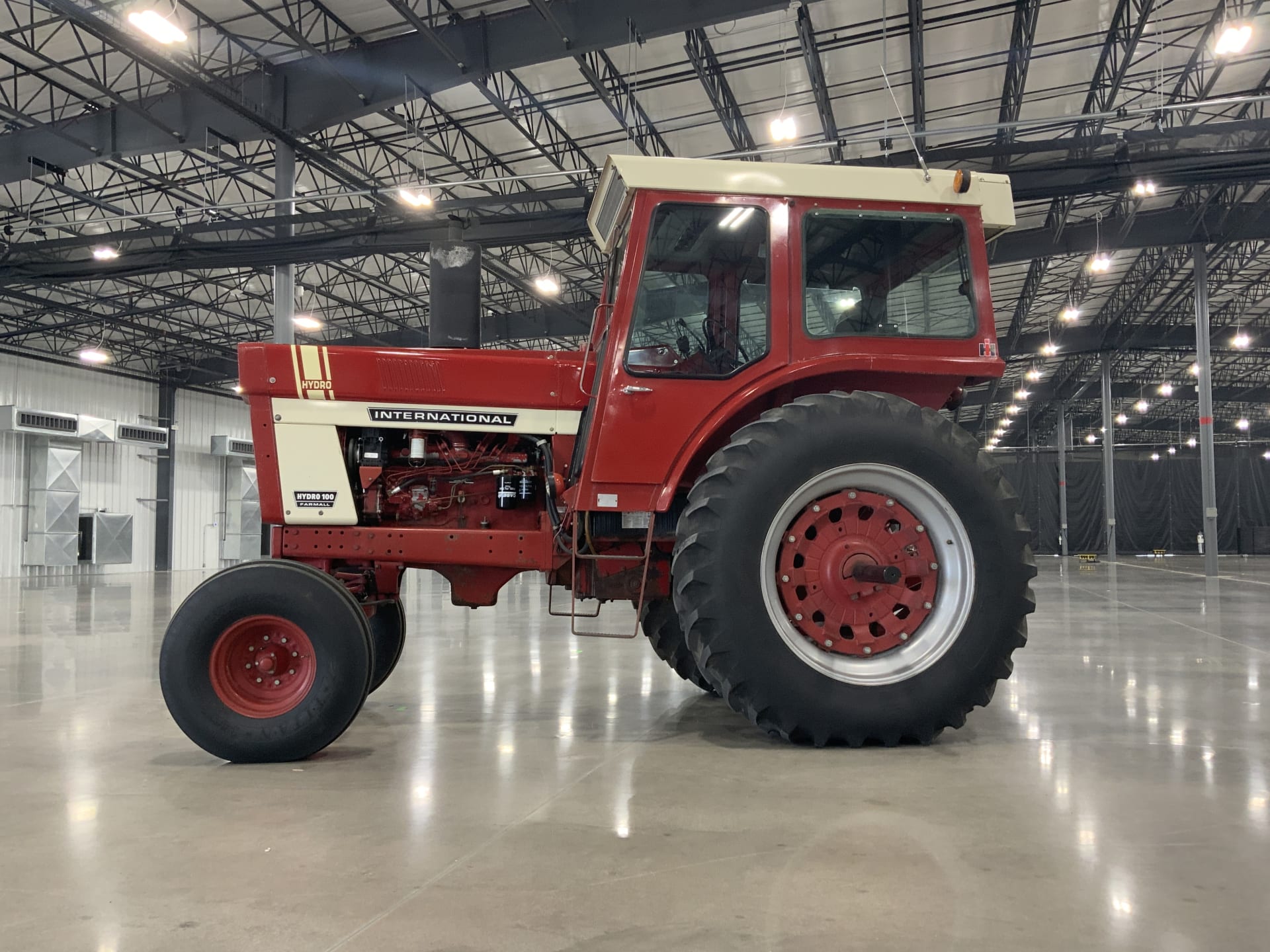 1975 International Harvester Hydro 100 at Gone Farmin' Fall Premier ...