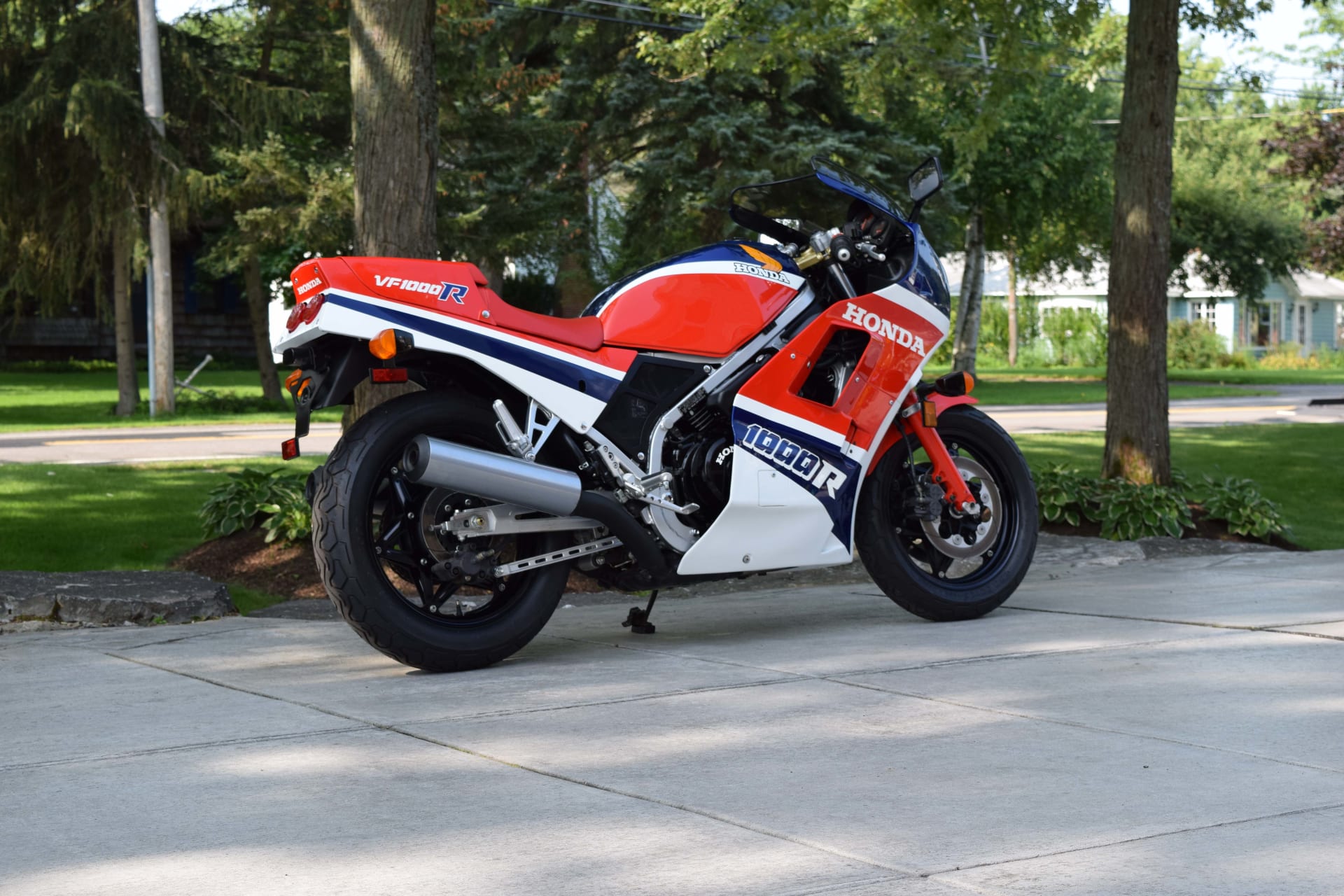 1986 Honda VF1000R at Las Vegas Motorcycles 2018 as T145 - Mecum Auctions