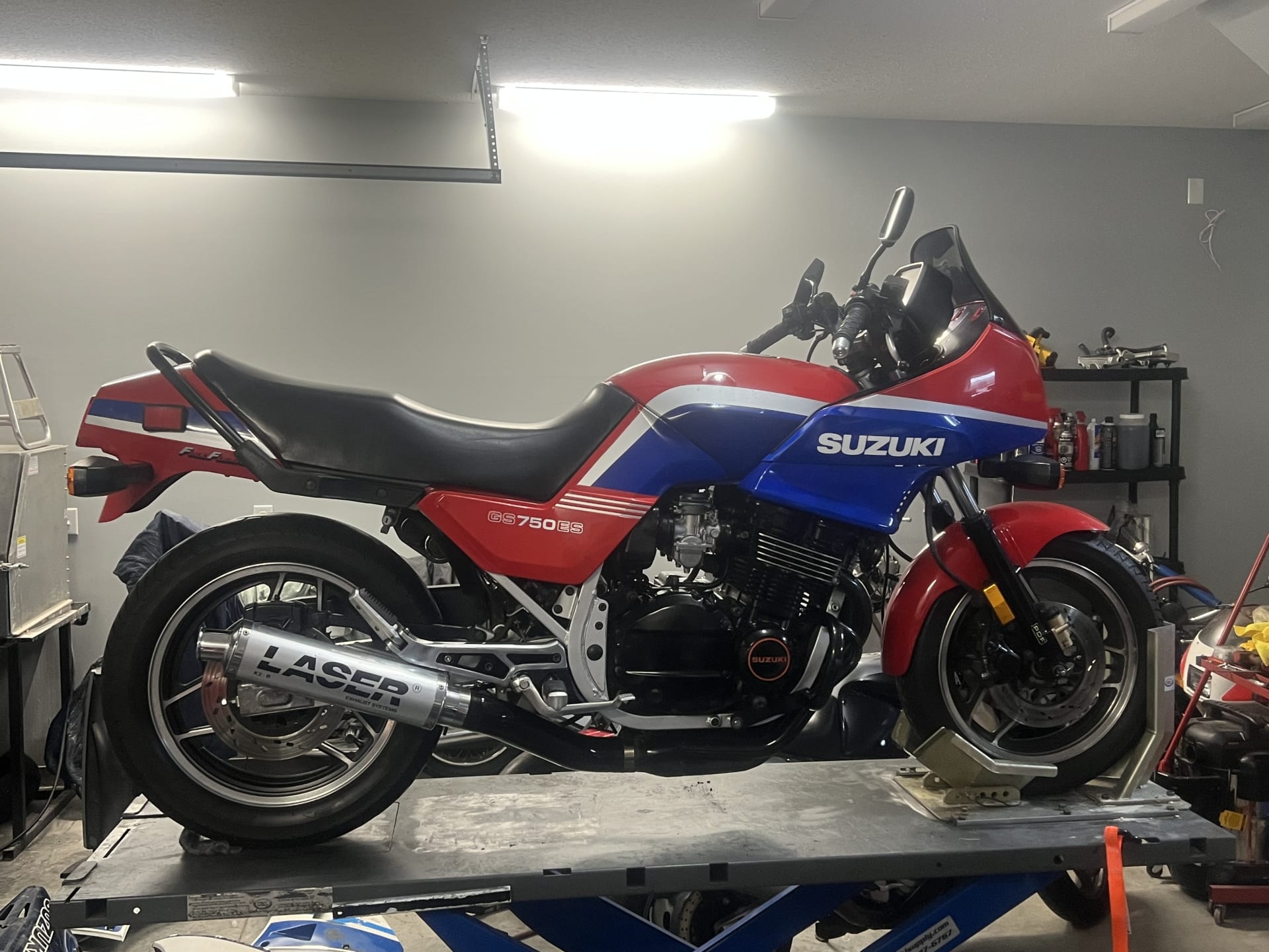 1986 Suzuki GS750 ES at Las Vegas Motorcycles 2023 as T217.2 - Mecum ...