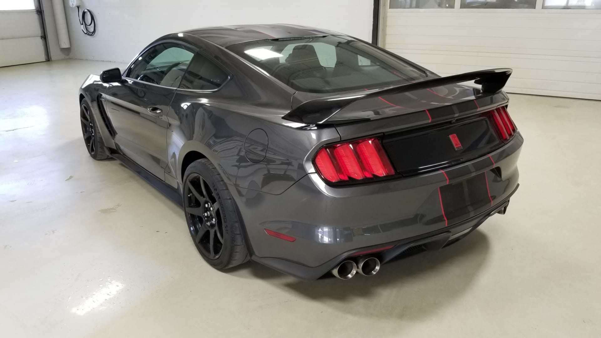2016 Ford Shelby GT350R at Indy 2019 asF256.1 - Mecum Auctions