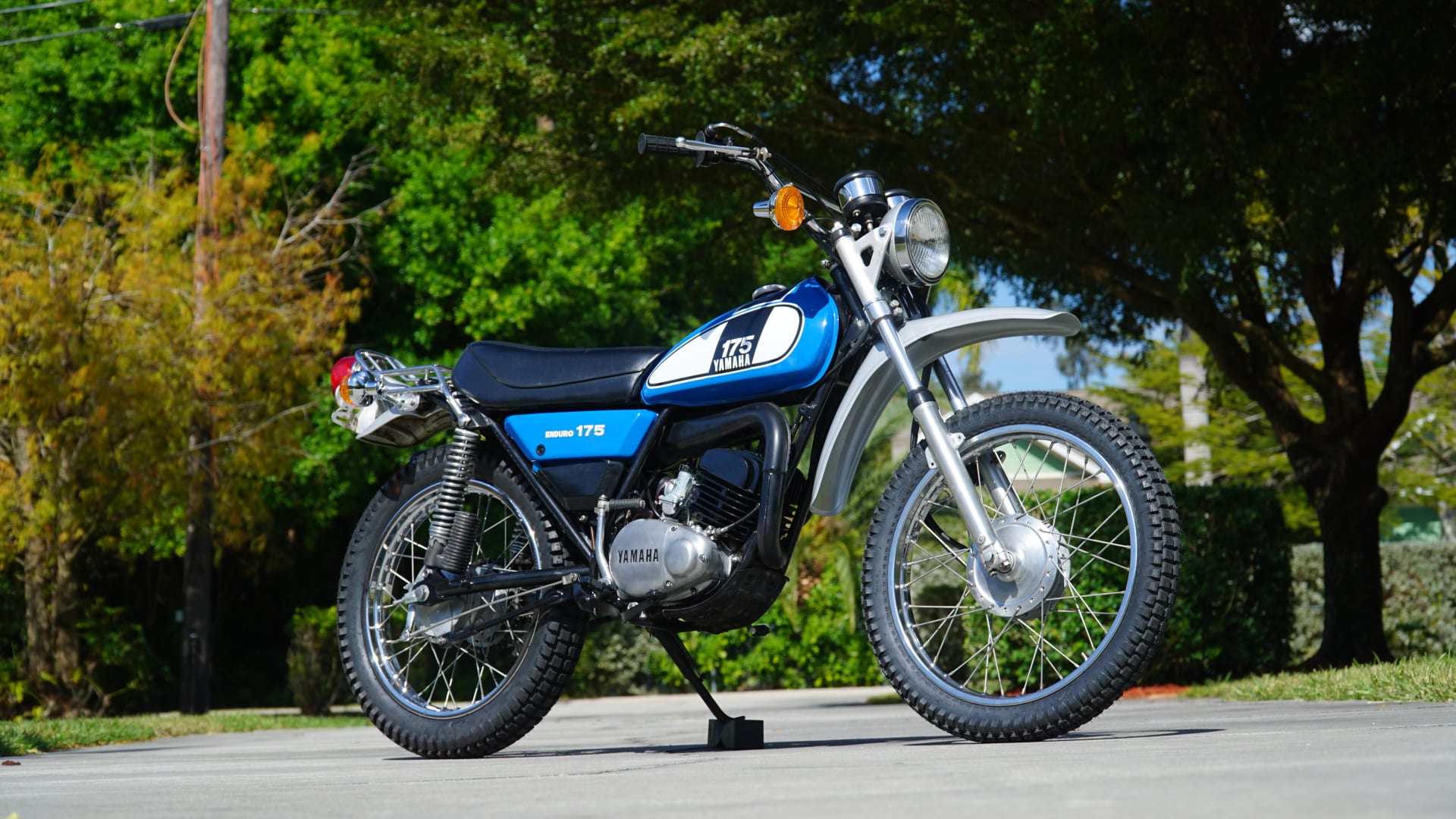 1975 Yamaha DT175 at Glendale 2020 as S2 - Mecum Auctions
