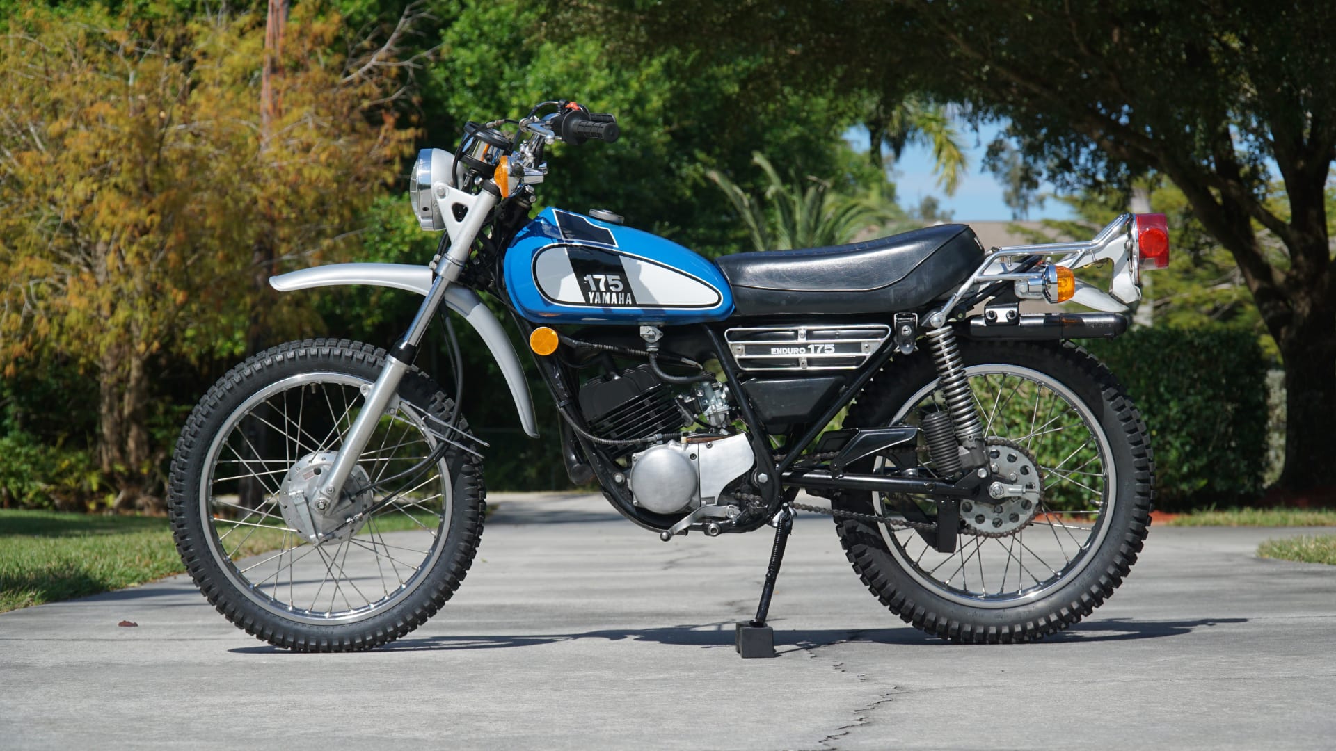 1975 Yamaha DT175 at Glendale 2020 as S2 - Mecum Auctions
