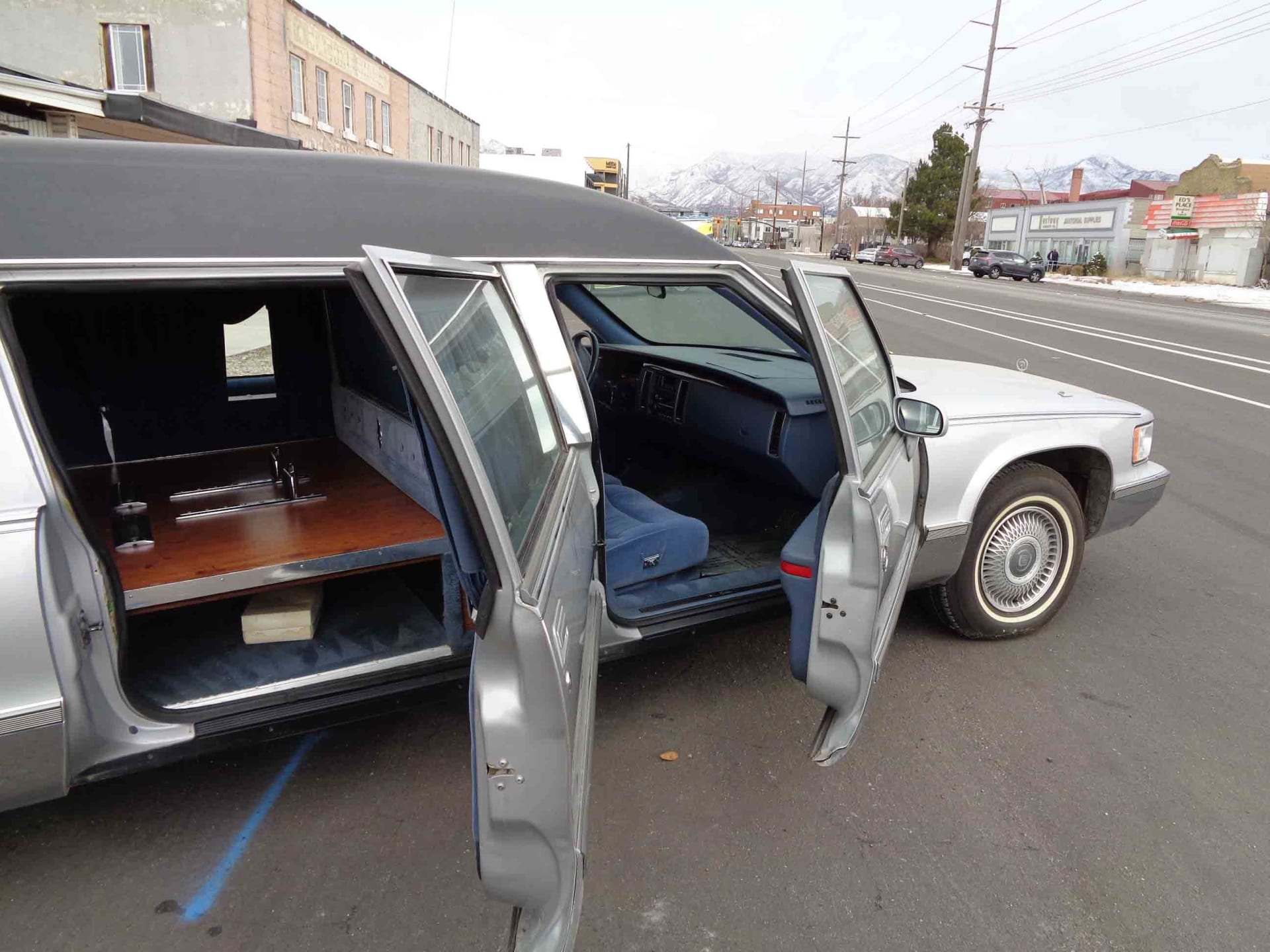 1994 Cadillac Fleetwood Brougham Hearse at Glendale 2021 as T41 - Mecum ...