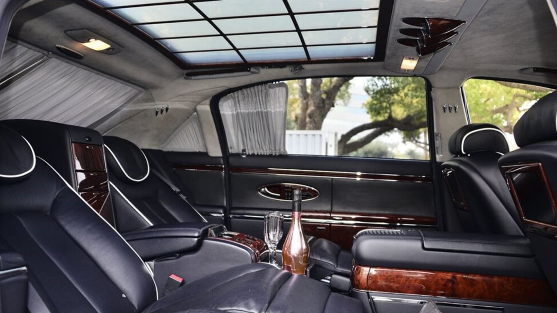 2005 Mercedes-Benz Maybach 62 at Glendale 2022 as W279 - Mecum Auctions