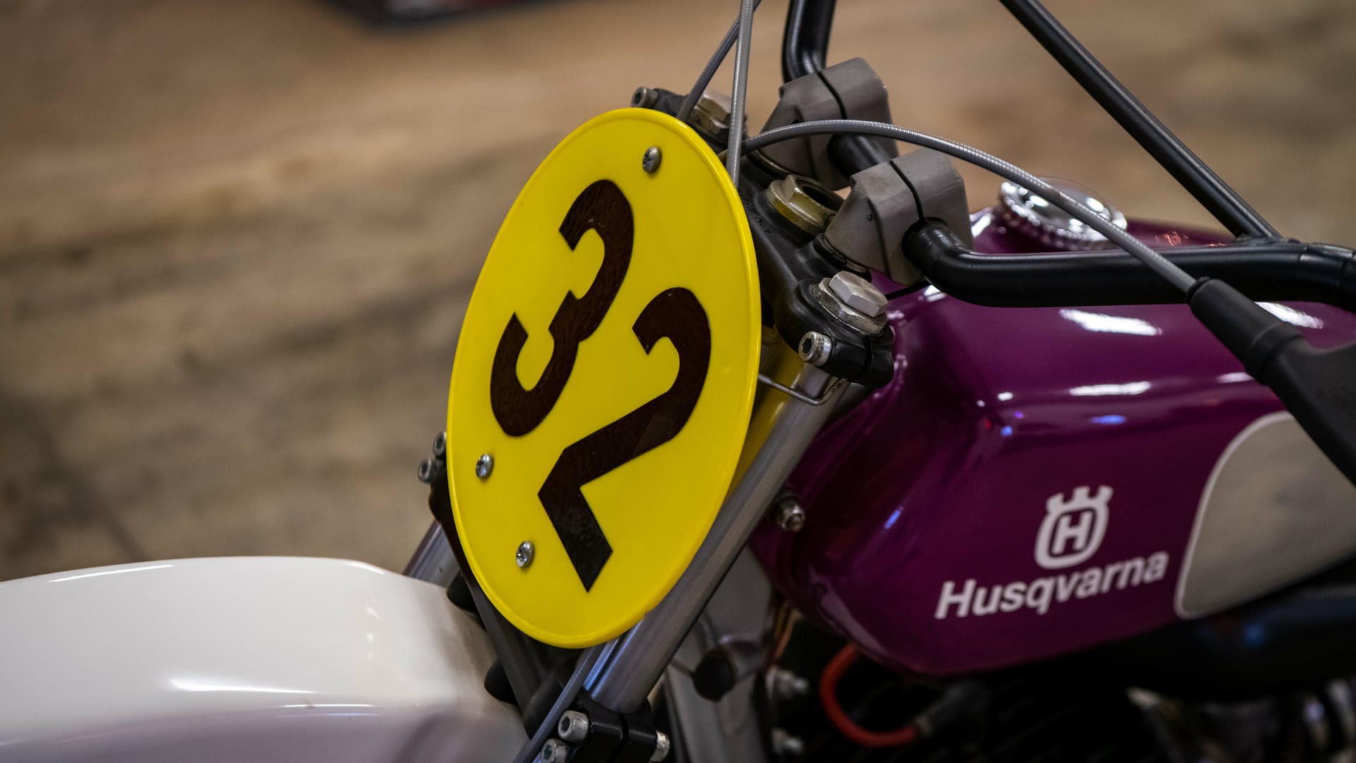 1977 Husqvarna 390 at Glendale 2022 as T37 - Mecum Auctions