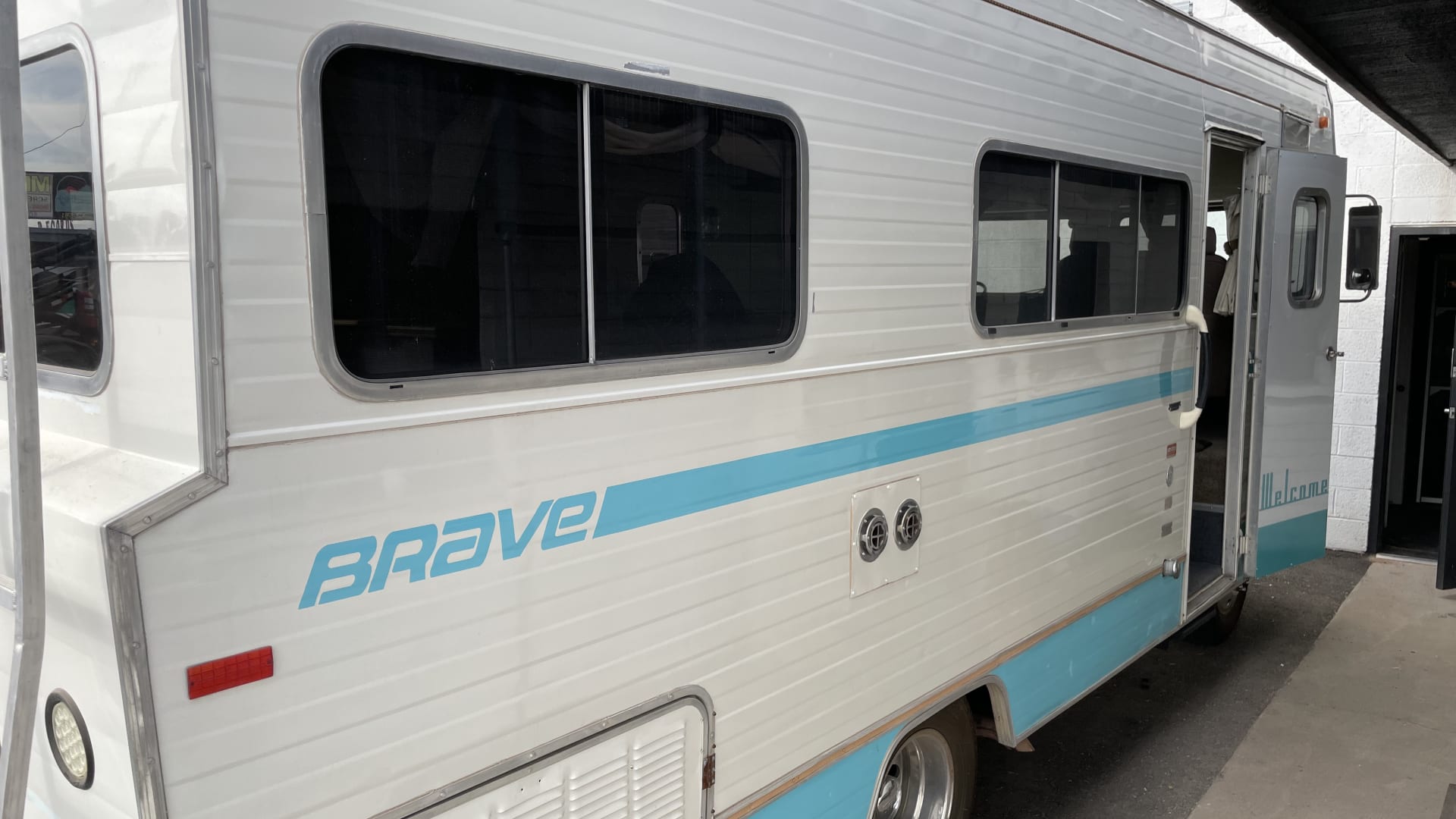 1972 Winnebago Brave 21D Motorhome at Glendale 2022 as T117 - Mecum ...