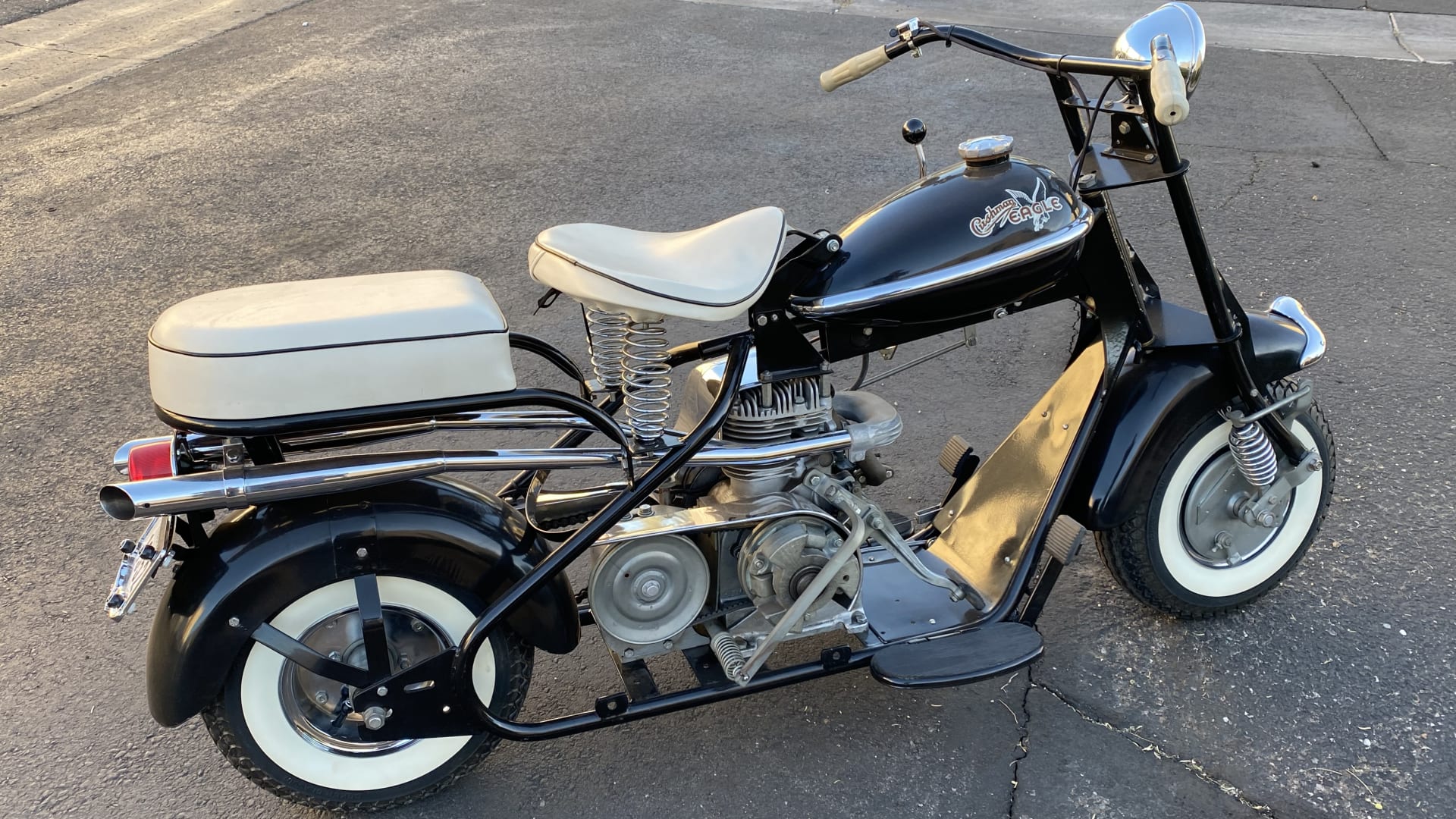 1952 Cushman Eagle at Glendale 2022 as S4.1 - Mecum Auctions